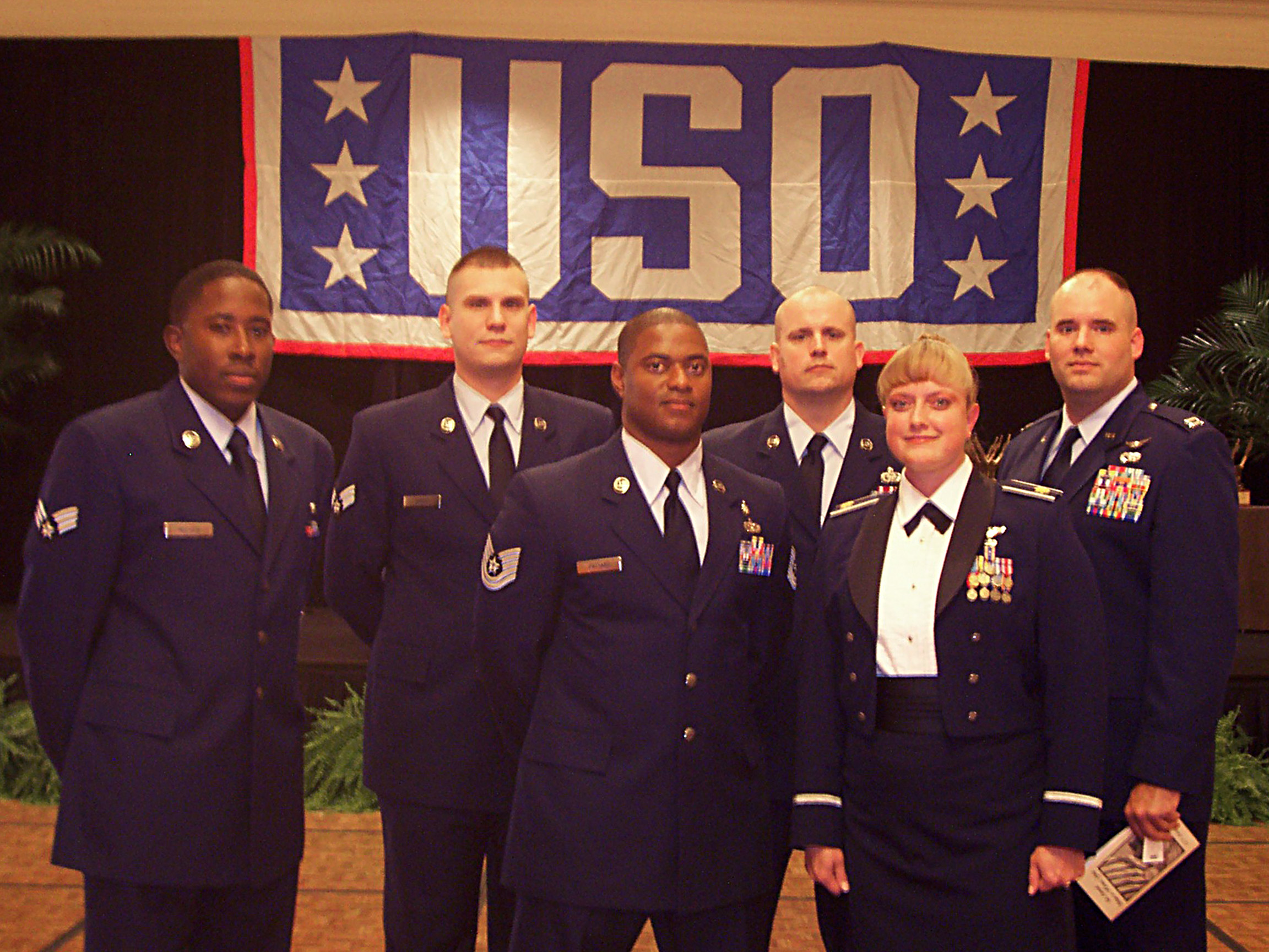 USO salutes Scott Airman