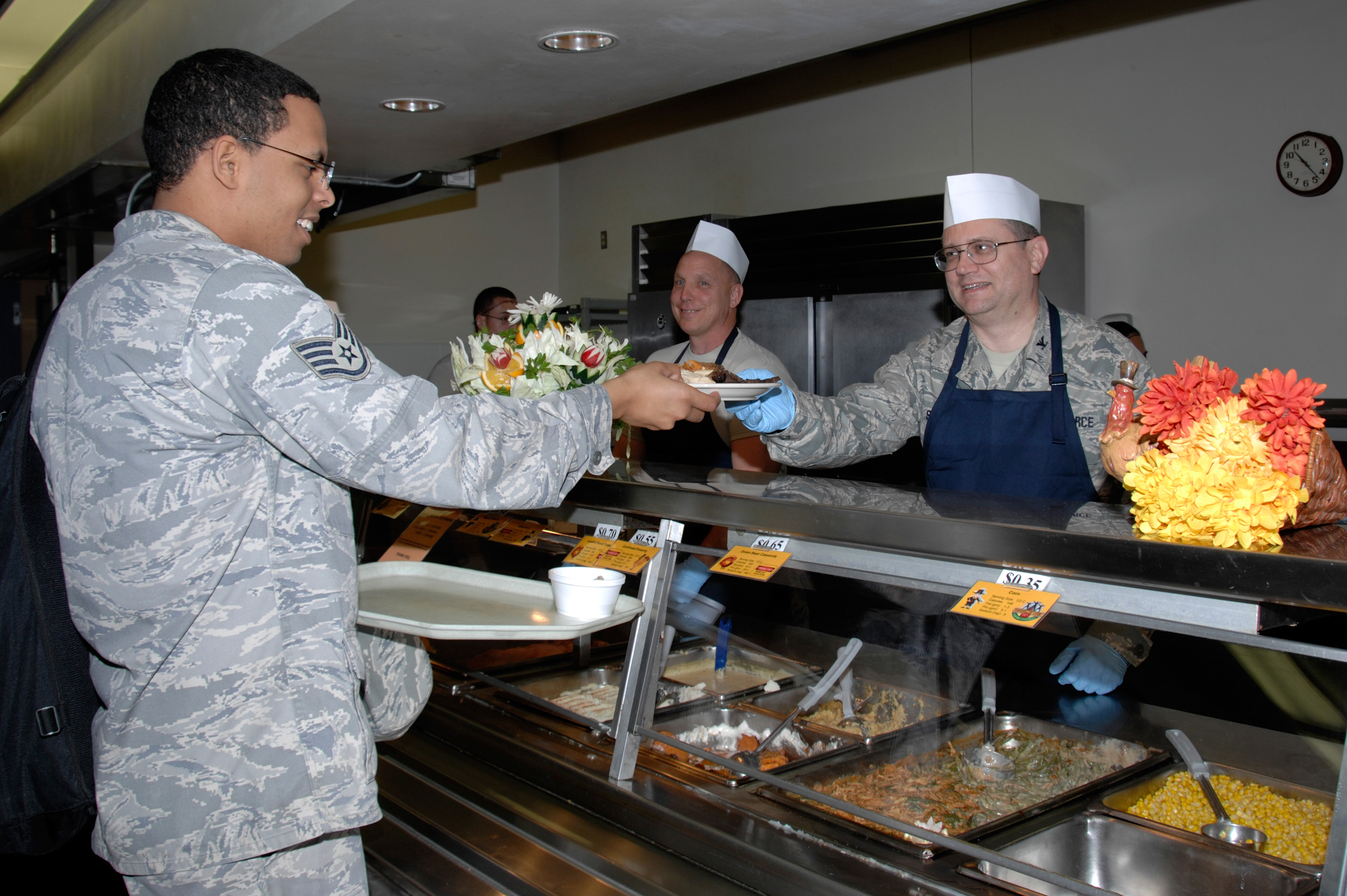 WHMC dining hall serves up Thanksgiving feast