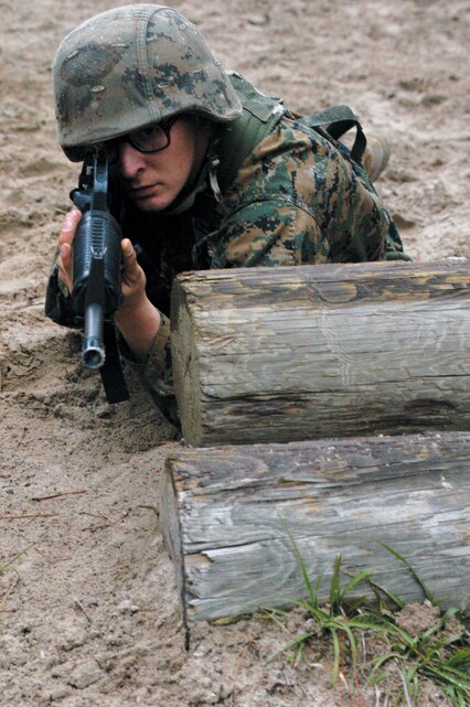 Recruits learn to use teamwork in 'battle' > Marine Corps Training and ...