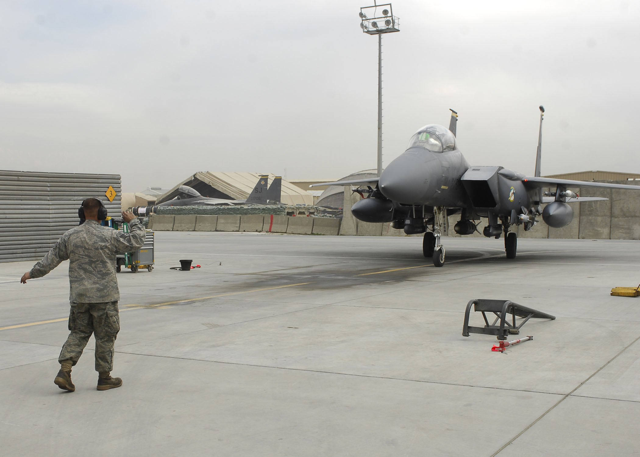 F-15E Weapons Systems Officer shatters 1,000 flight hour mark > U.S ...