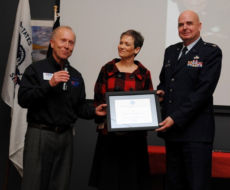 ESGR presents Patriot Award to Reservist's supervisor > United States ...