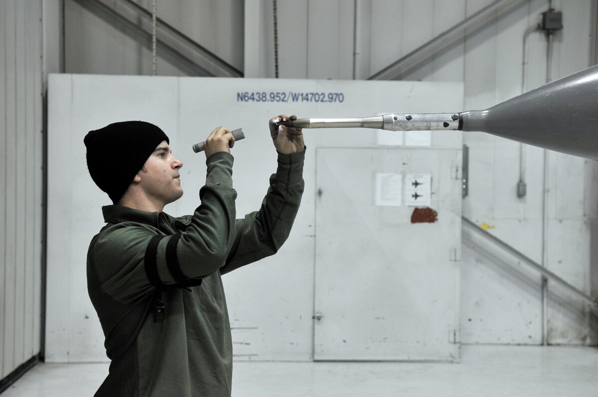 18th AMU keeps Fighting Falcons flying > Eielson Air Force Base > Display