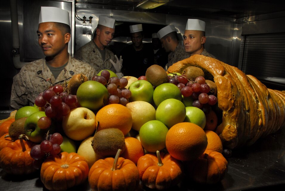 On Turkey Day, ship’s officers, senior enlisted do the serving > United ...