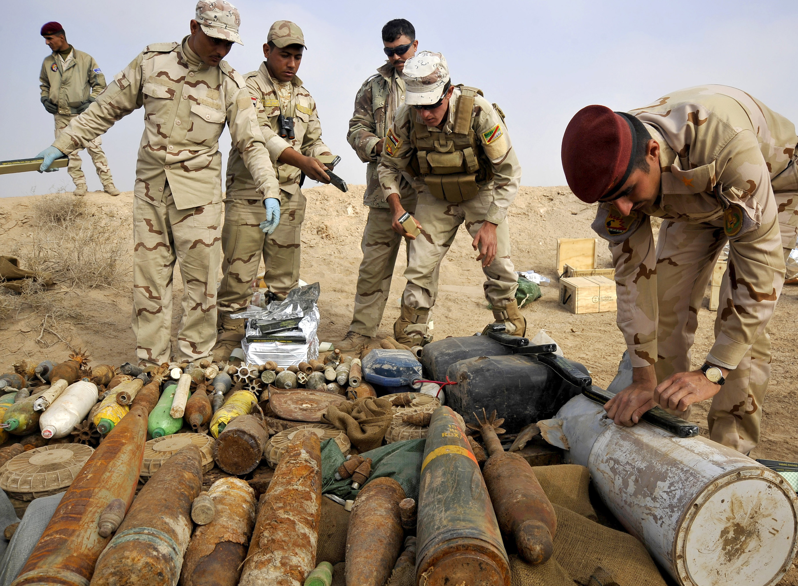Airmen, Iraqi army technicians destroy stockpile of munitions > Air ...