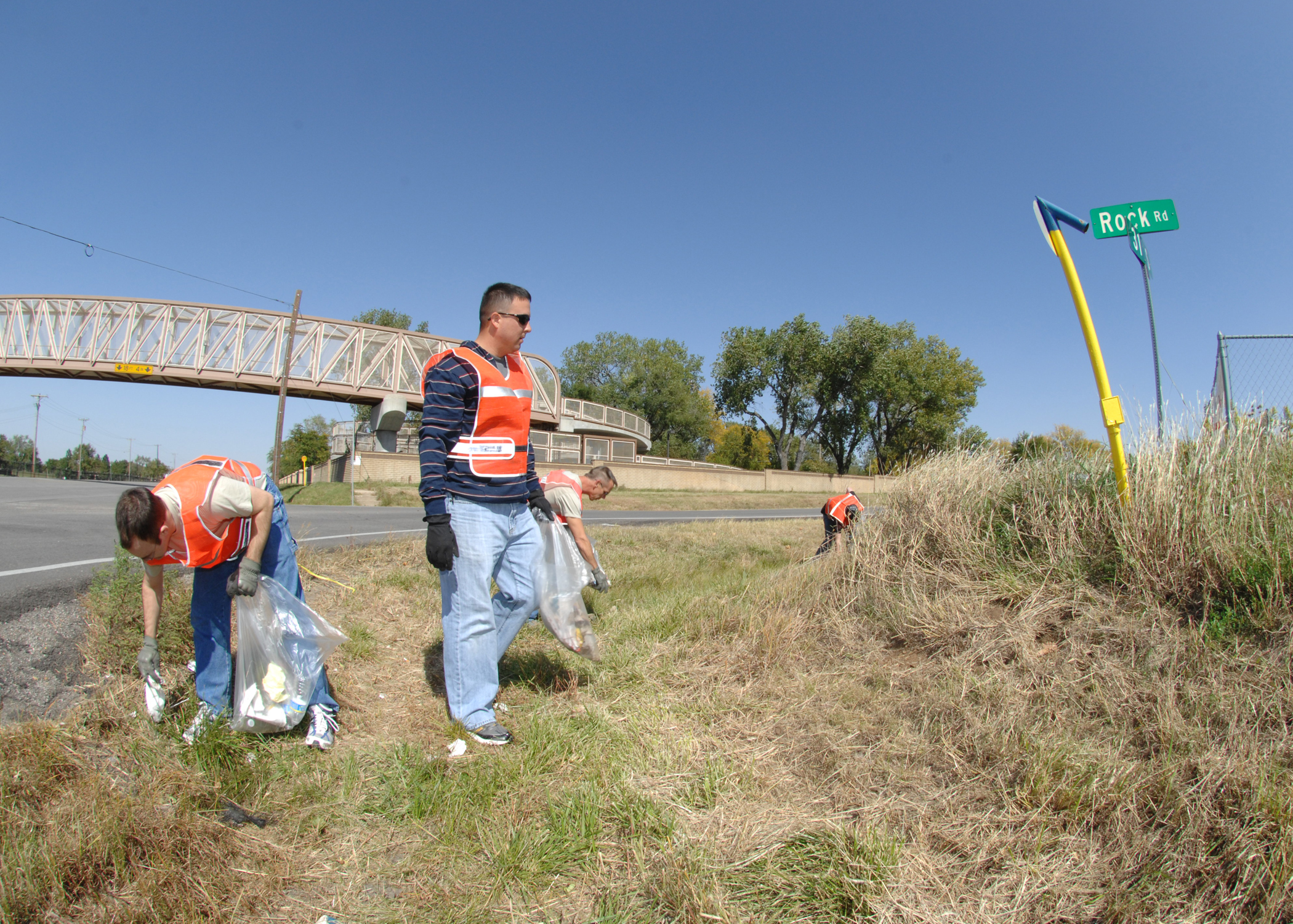 Airmen keep Kansas clean > McConnell Air Force Base > News