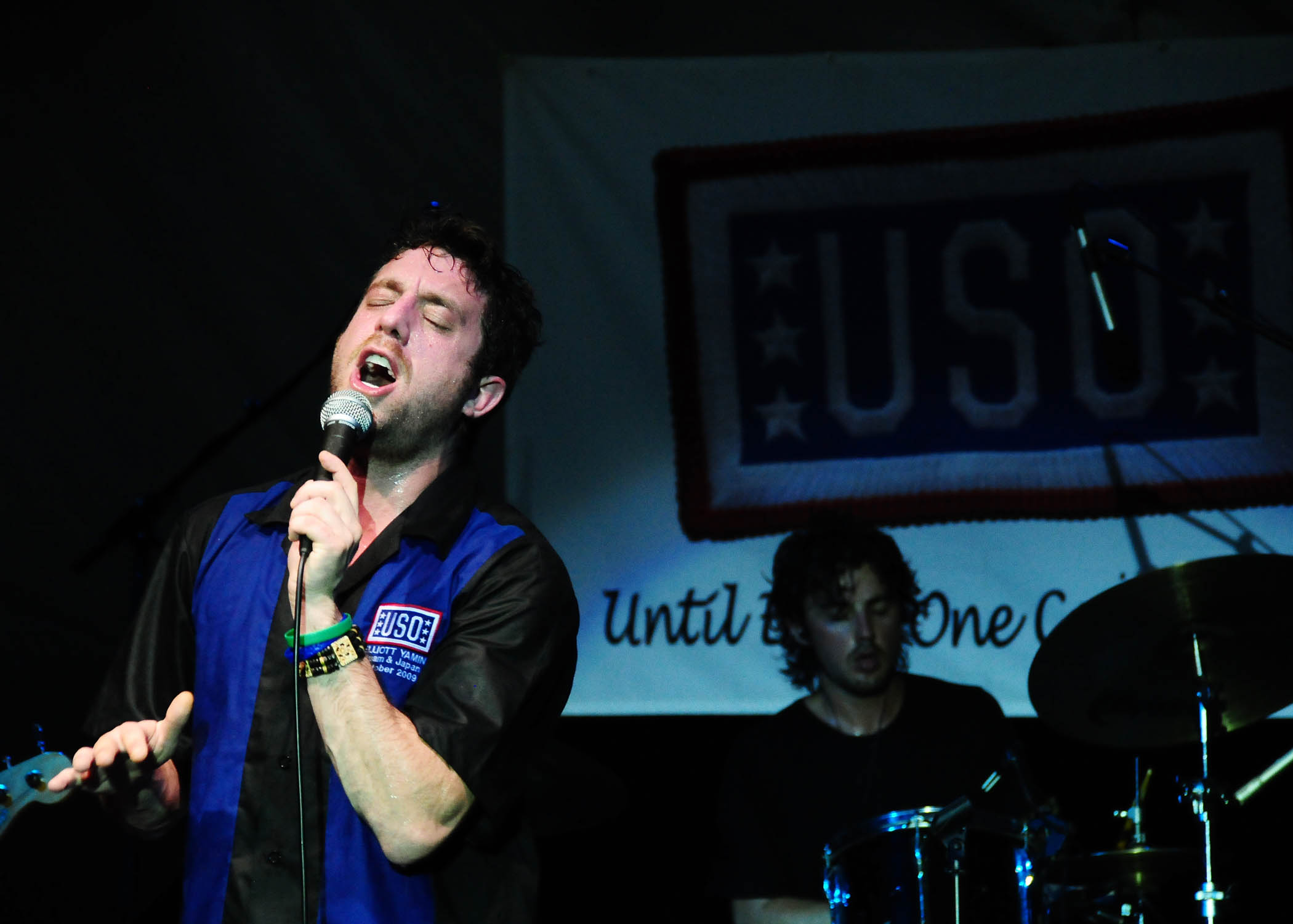 Elliott Yamin performs for Team Andersen