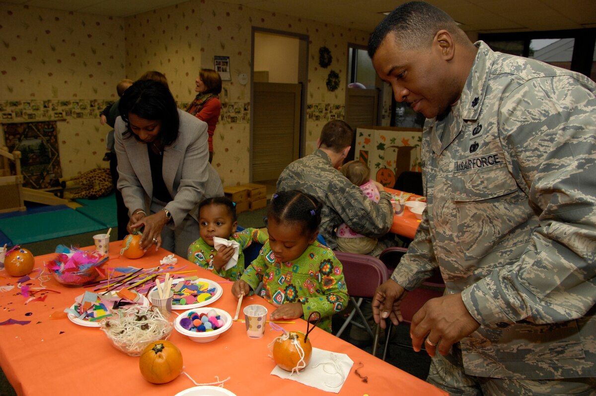 Creating a pumpkin masterpiece > Hanscom Air Force Base > Article Display