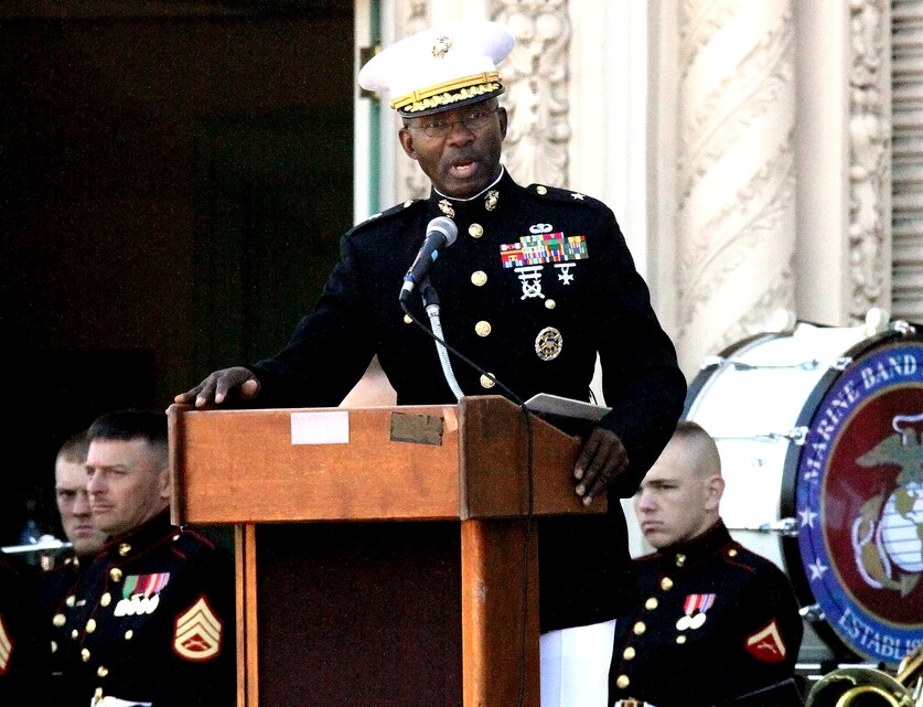 Veterans remembered with tribute to the flag > Marine Corps Training ...