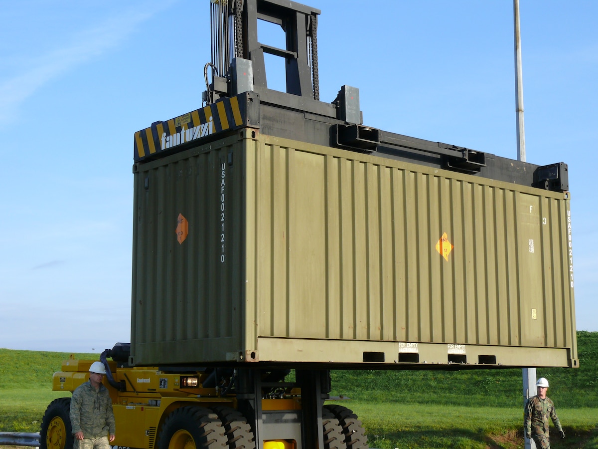 An end of an era - M117 bombs depart RAF Welford > 501st Combat Support ...