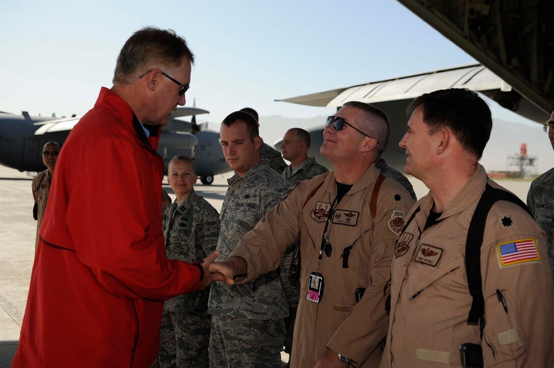 U.S. Deputy Defense Secretary William J. Lynn III talks with U.S. Air ...