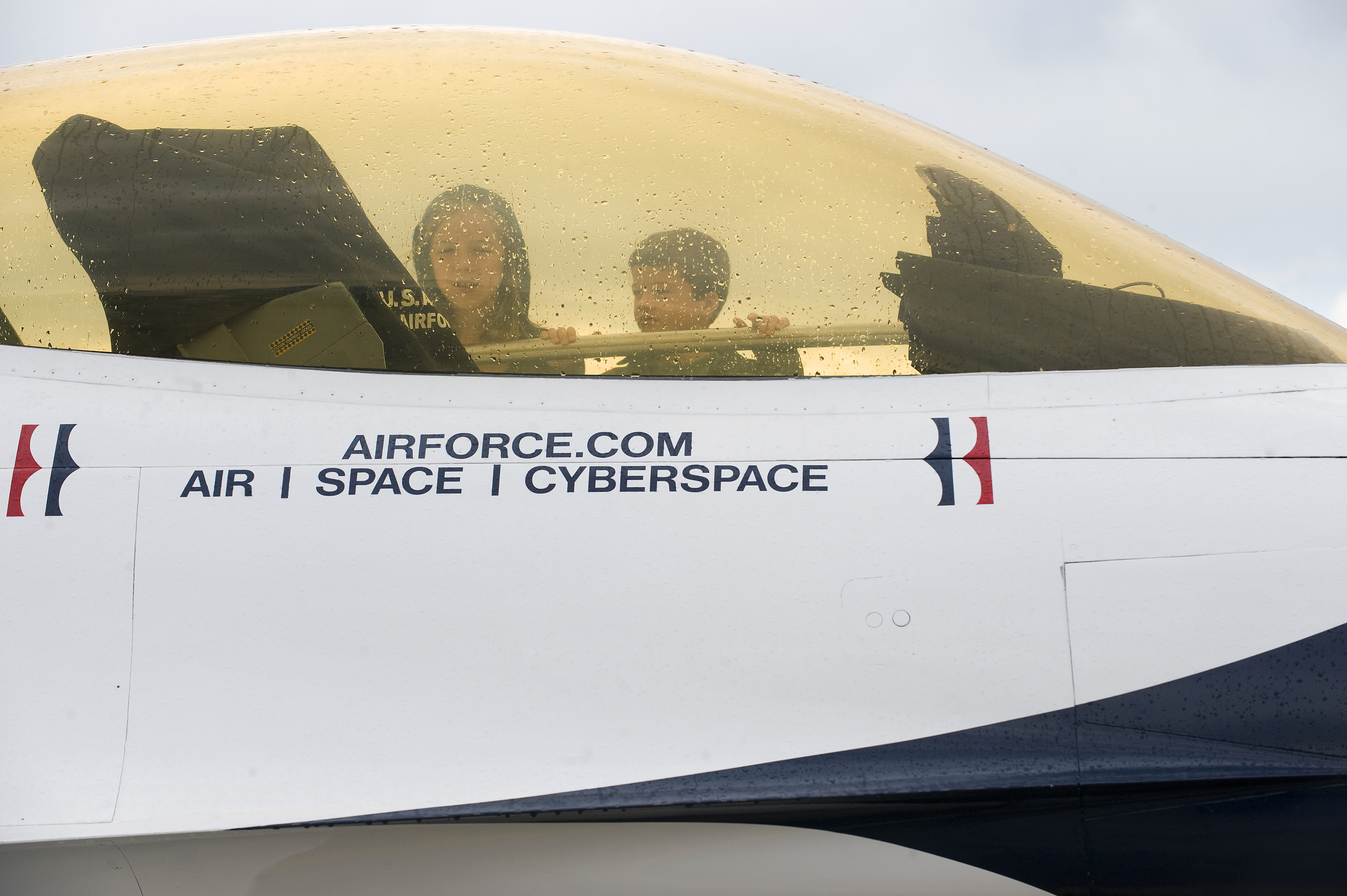 Air Force Week Sacramento ends with air show > Air Force > Article Display