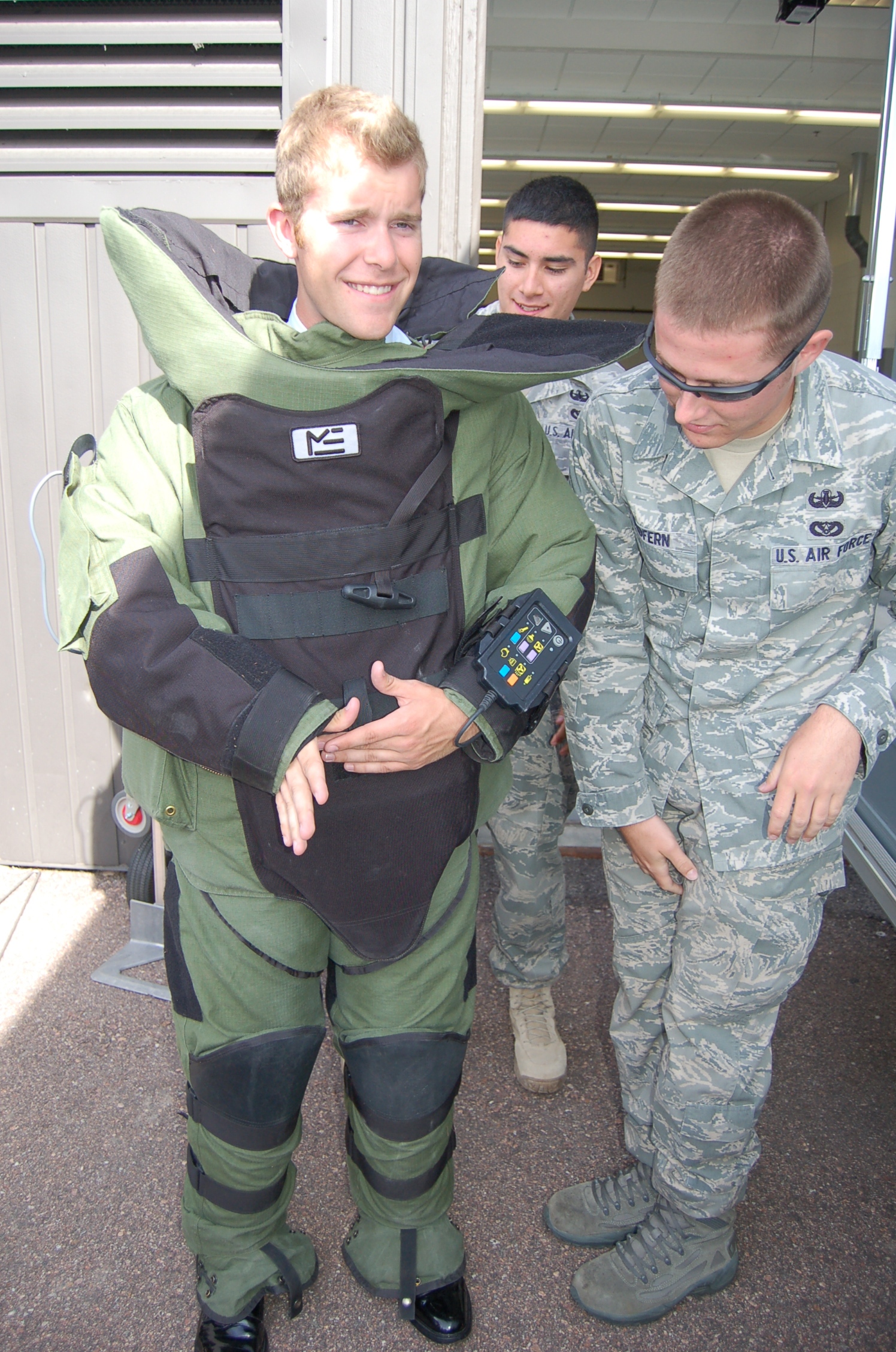 Eod Keeping Airmen Community Safe Gt Us Air Force
