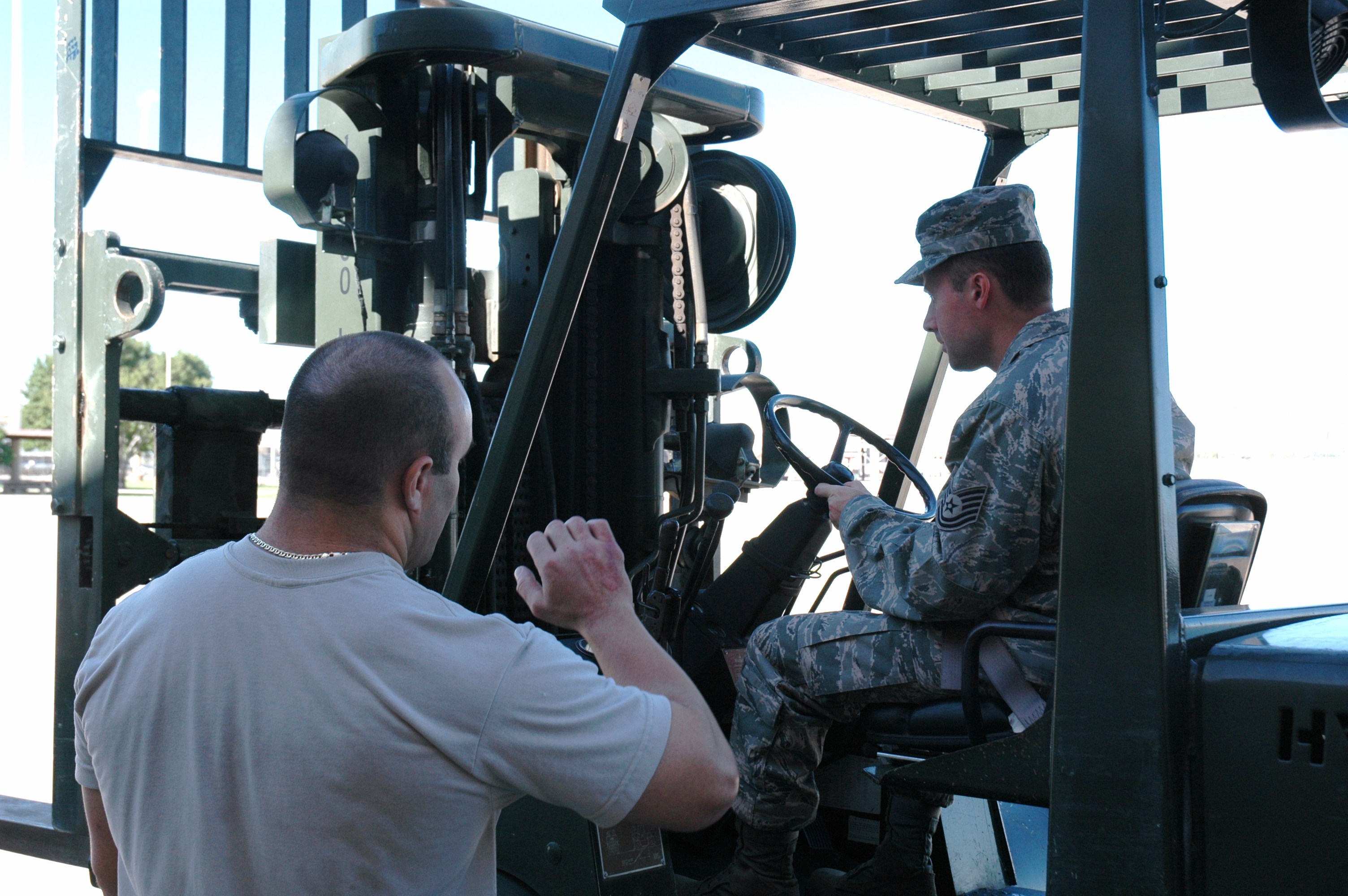 Services Flight conducts forklift training > 944th Fighter Wing ...