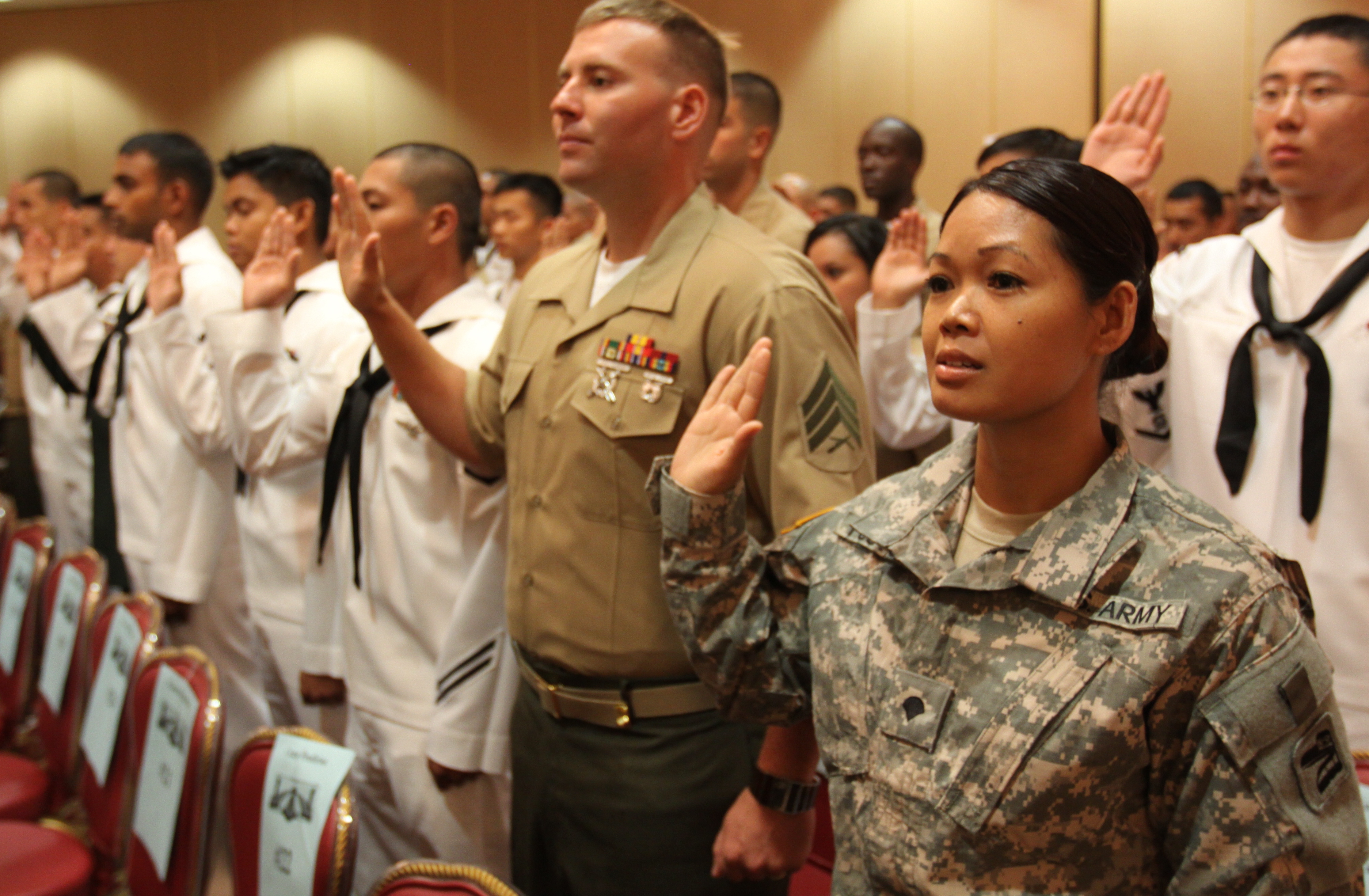 America's newest citizens take oath on Pendleton > United States Marine ...