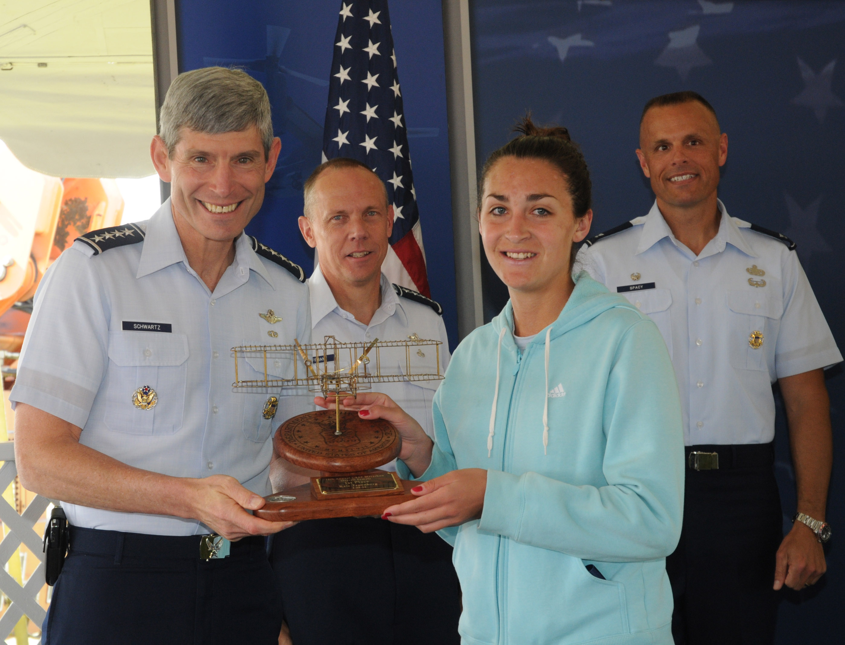 Record crowd turns out for Air Force Marathon > Air Force > Article Display