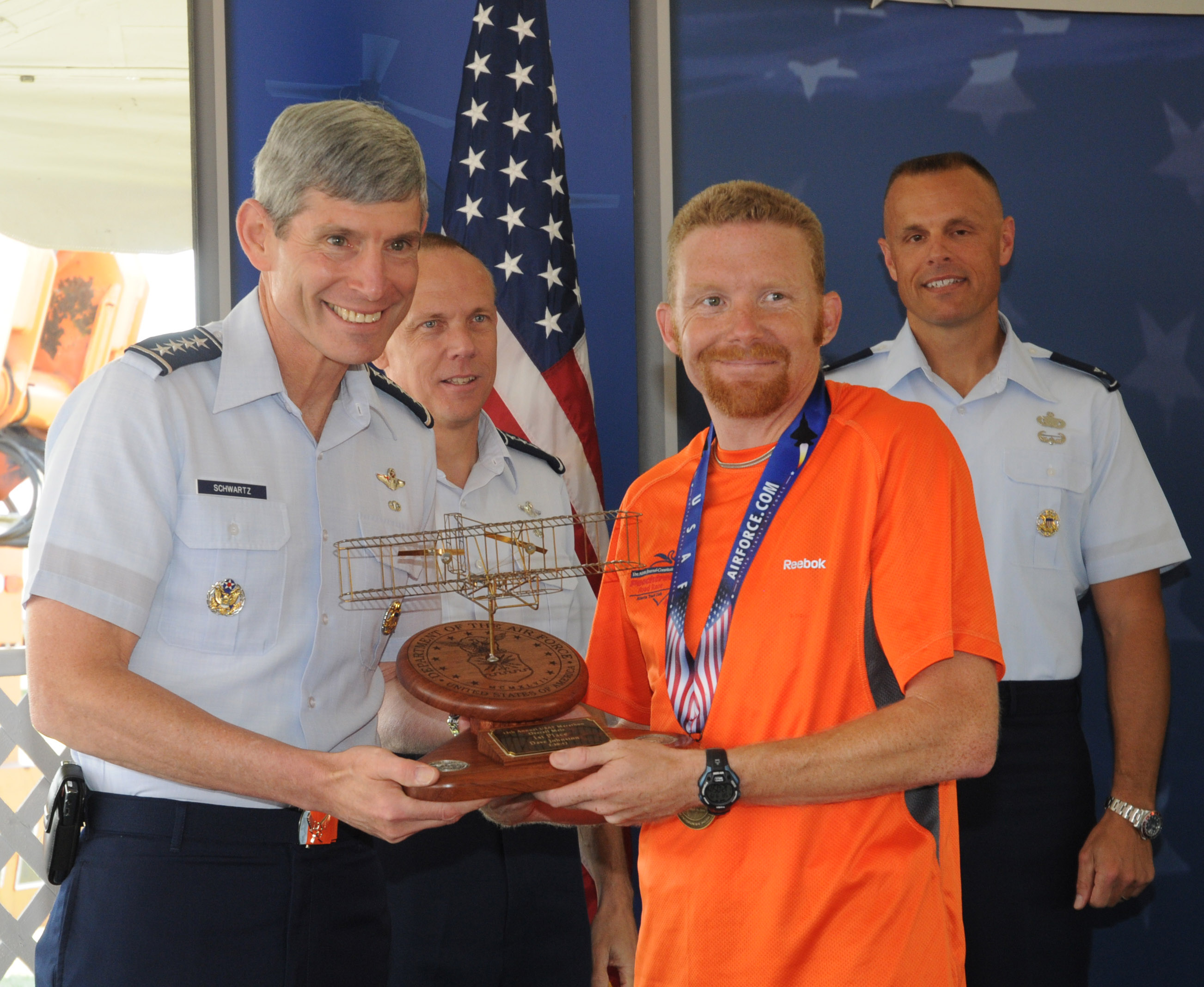 Record crowd turns out for Air Force Marathon > Air Force > Article Display