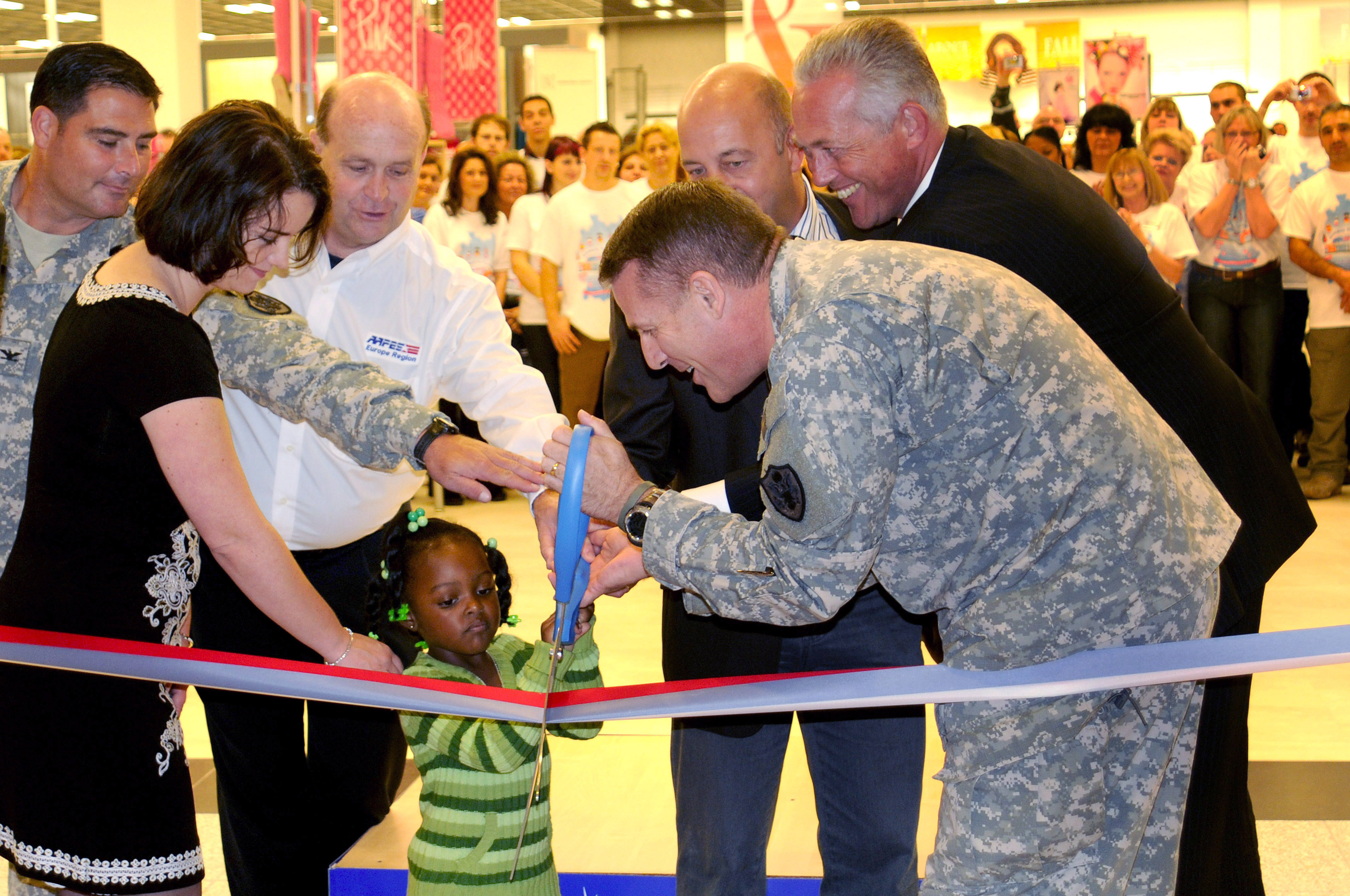 AAFES opens at the KMCC > Ramstein Air Base > Article Display