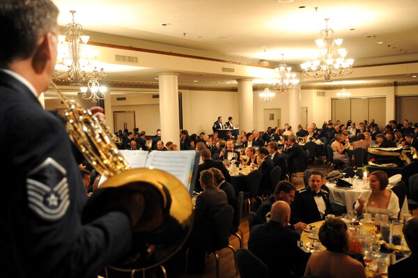 AFPC celebrates Air Force birthday with dining out > Joint Base San ...