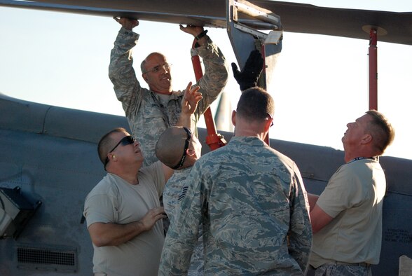 Crew Chiefs Crank it up in Canada > 920th Rescue Wing > Article Display