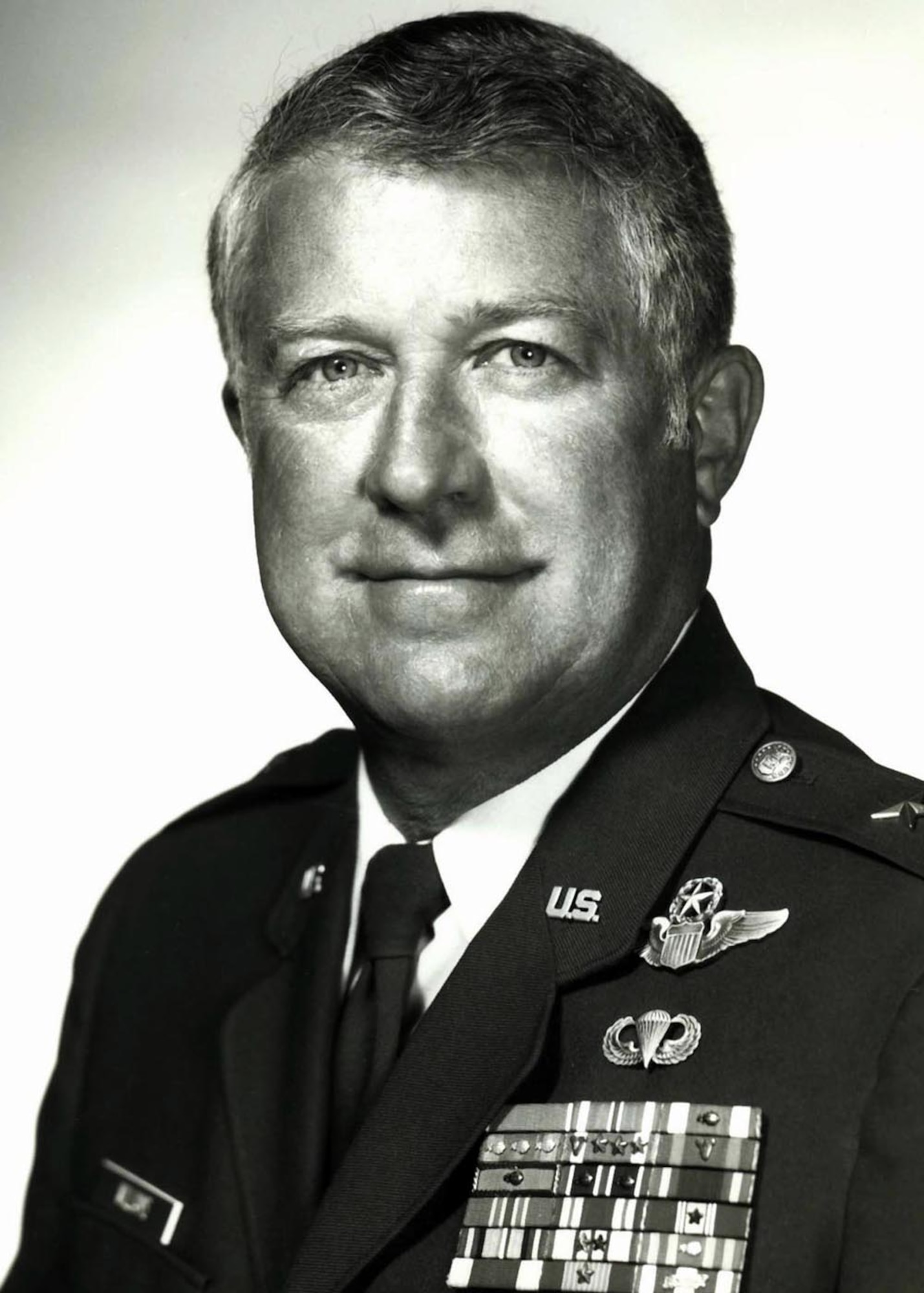 MAJOR GENERAL GORDON E. WILLIAMS > Air Force > Biography Display