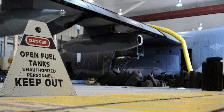 Fuel system repair Airmen keep aircraft mission ready > U.S. Air Forces ...