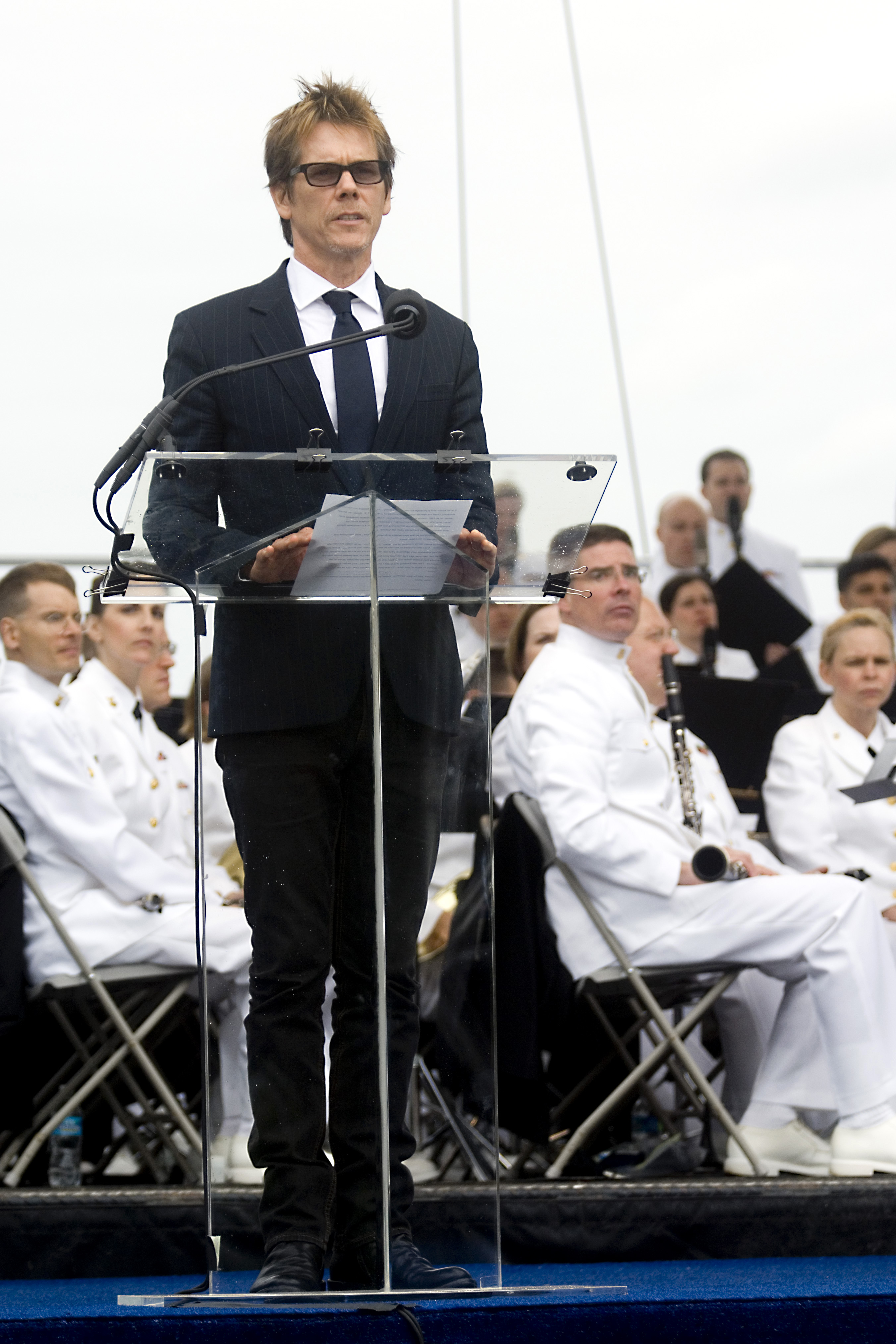 Actor and musician Kevin Bacon addresses a crowd of military and Gold ...