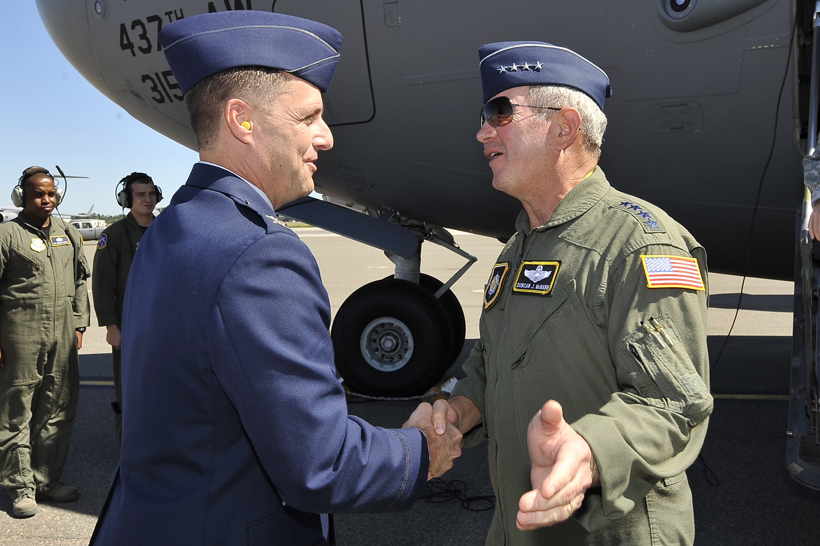 USTRANSCOM commander visits CAFB > Joint Base Charleston > News