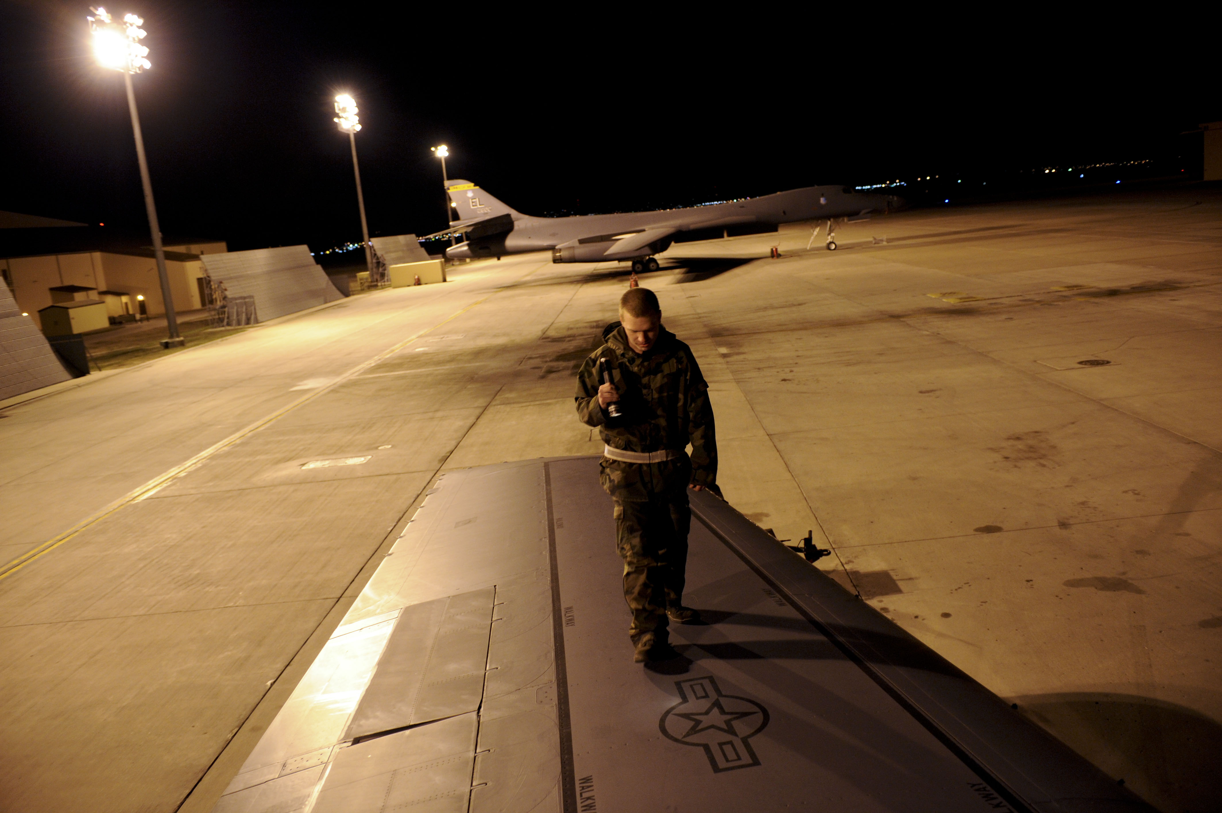 Photos: Nighttime maintenance > Air Combat Command > News