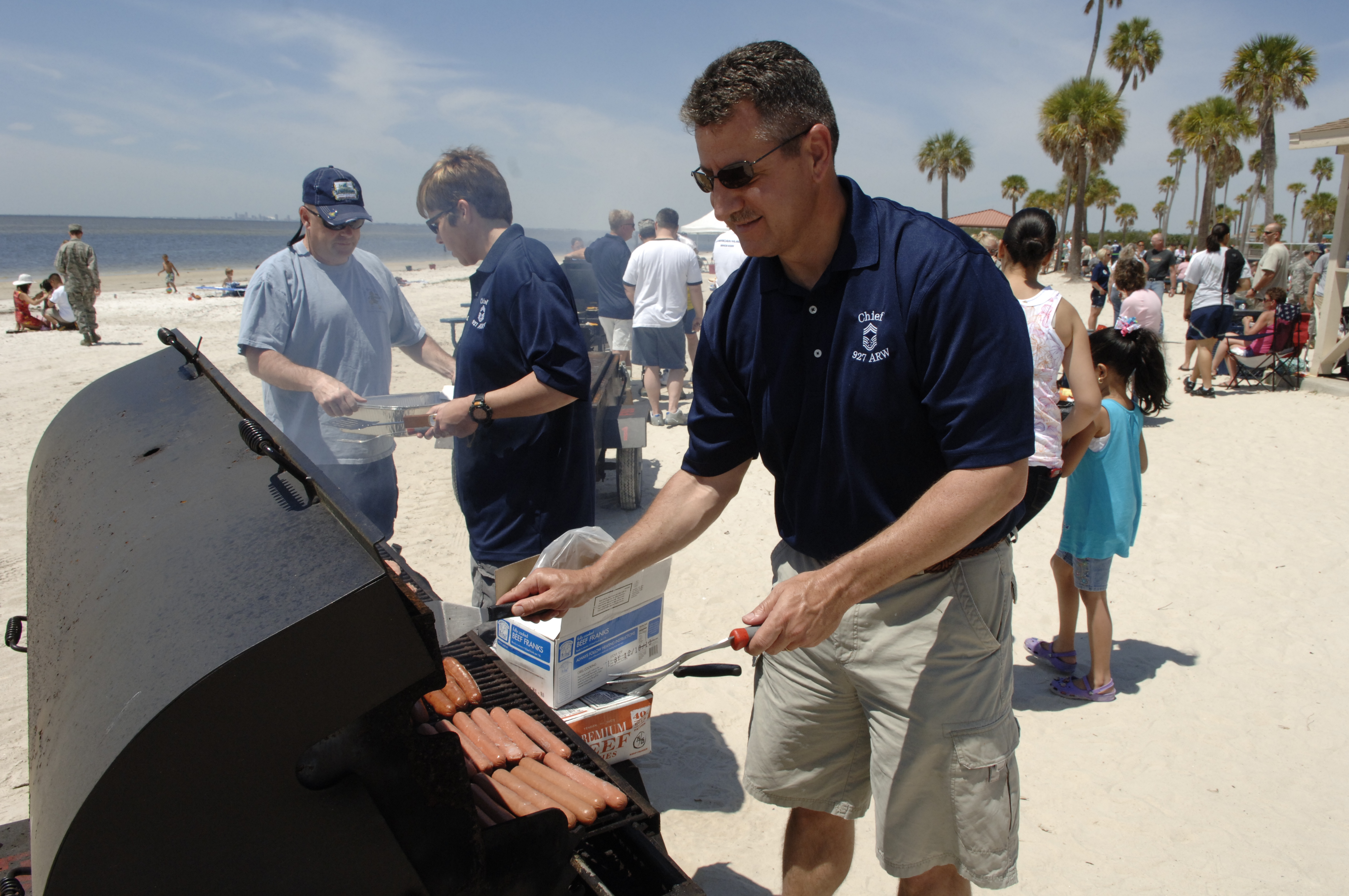 Family Day brings sunny fun for Airmen, families > 927th Air Refueling ...
