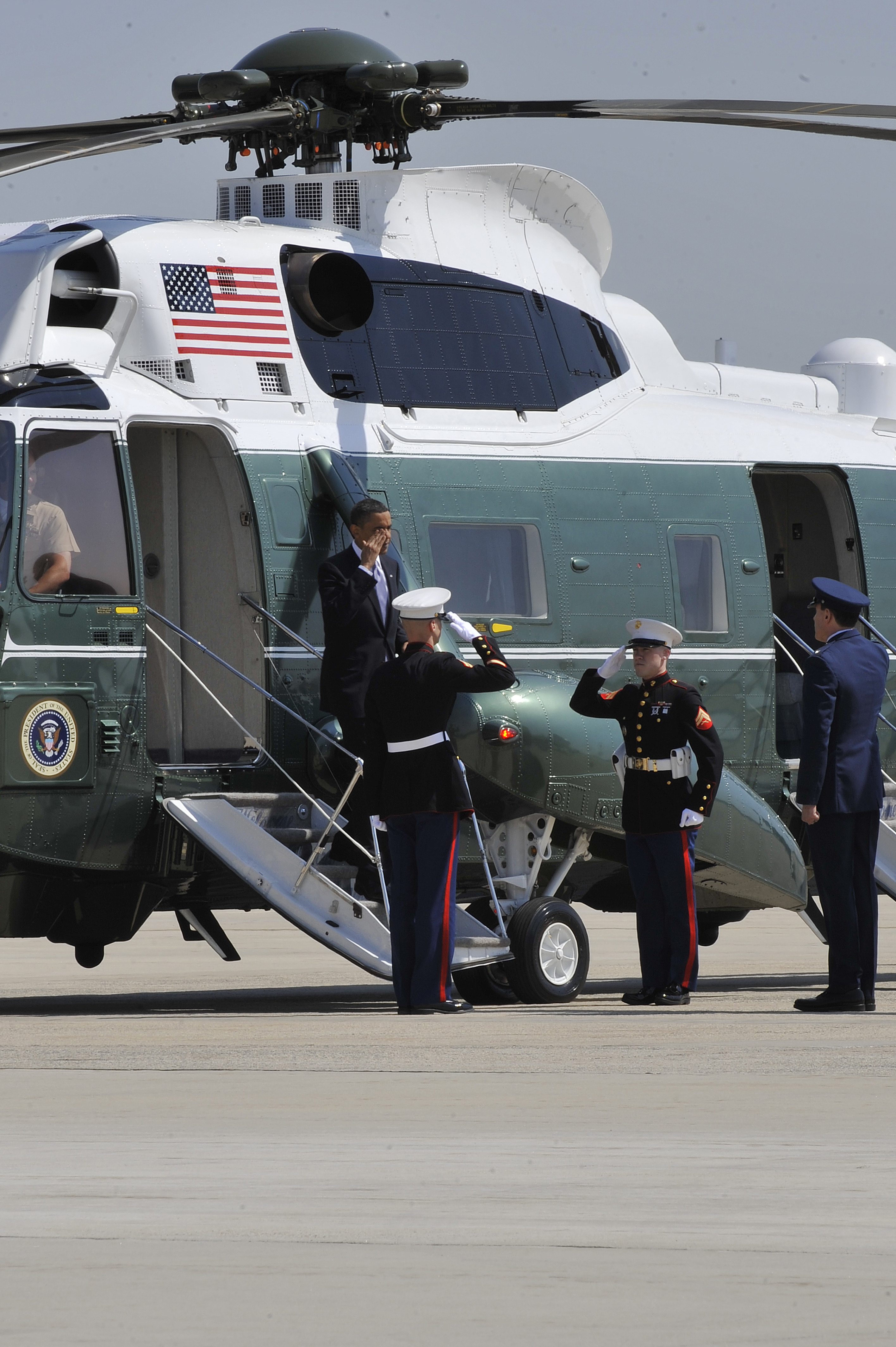Inside Marine One President Obamas Helicopter