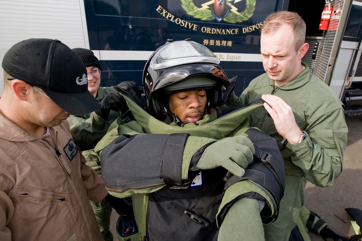 EOD suits up for drills > Misawa Air Base > Article Display