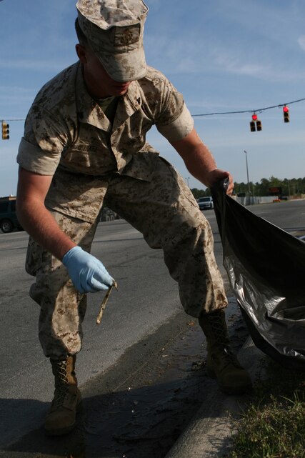 Marines do their part in observing Earth Day > United States Marine ...