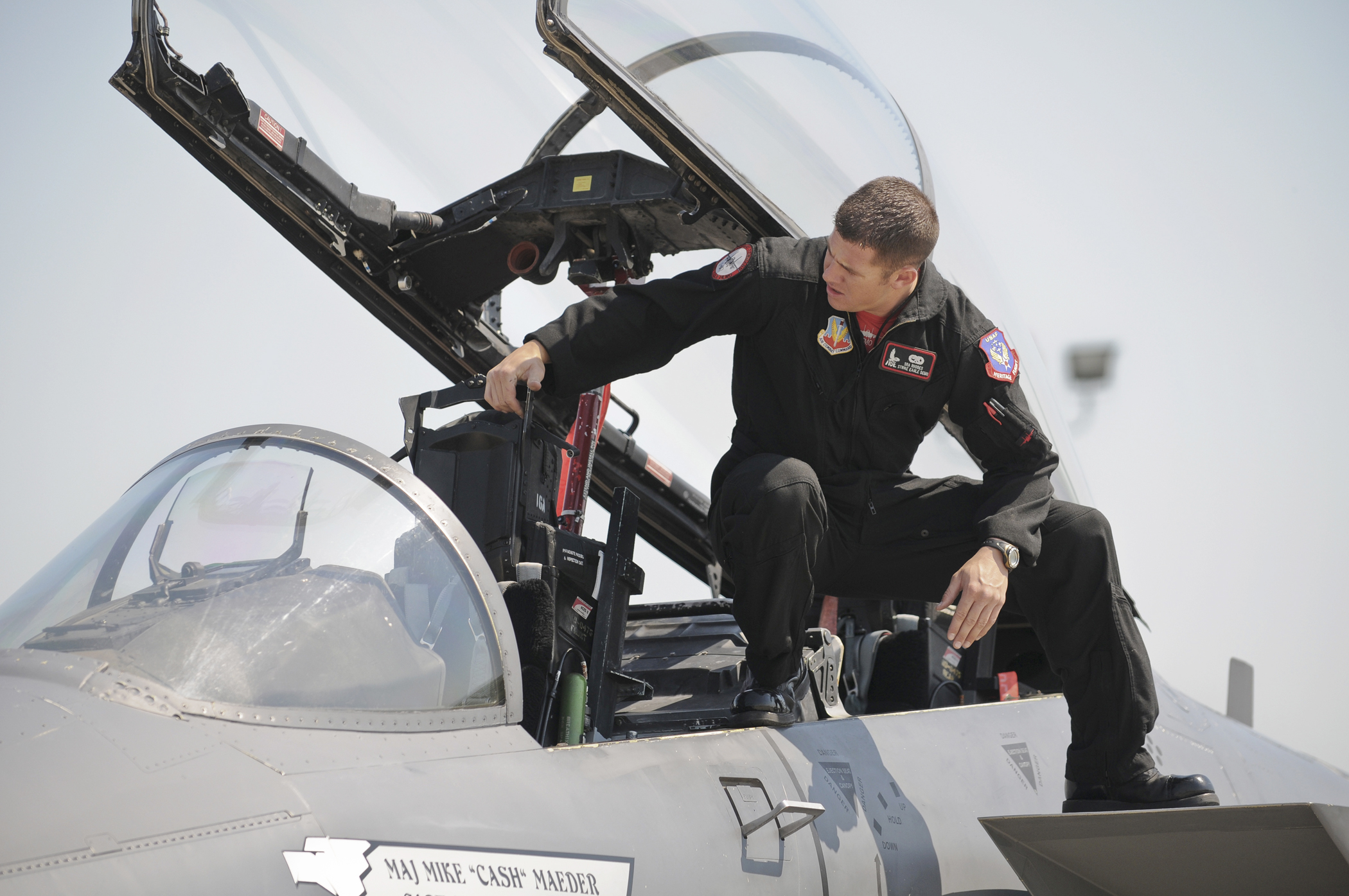 Strike Eagle, Fighting Falcon 'thunder' over Kentucky
