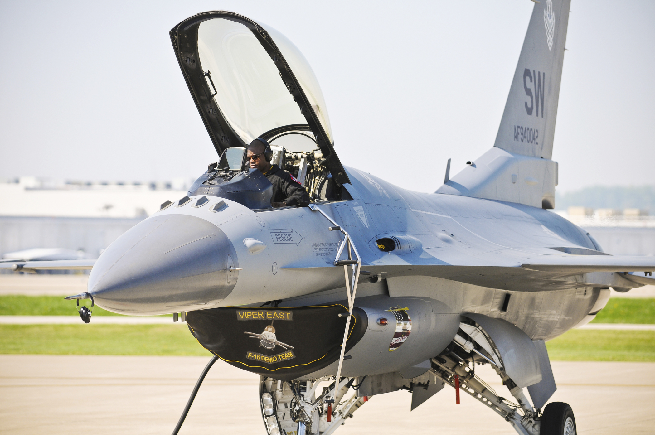 Strike Eagle, Fighting Falcon 'thunder' over Kentucky