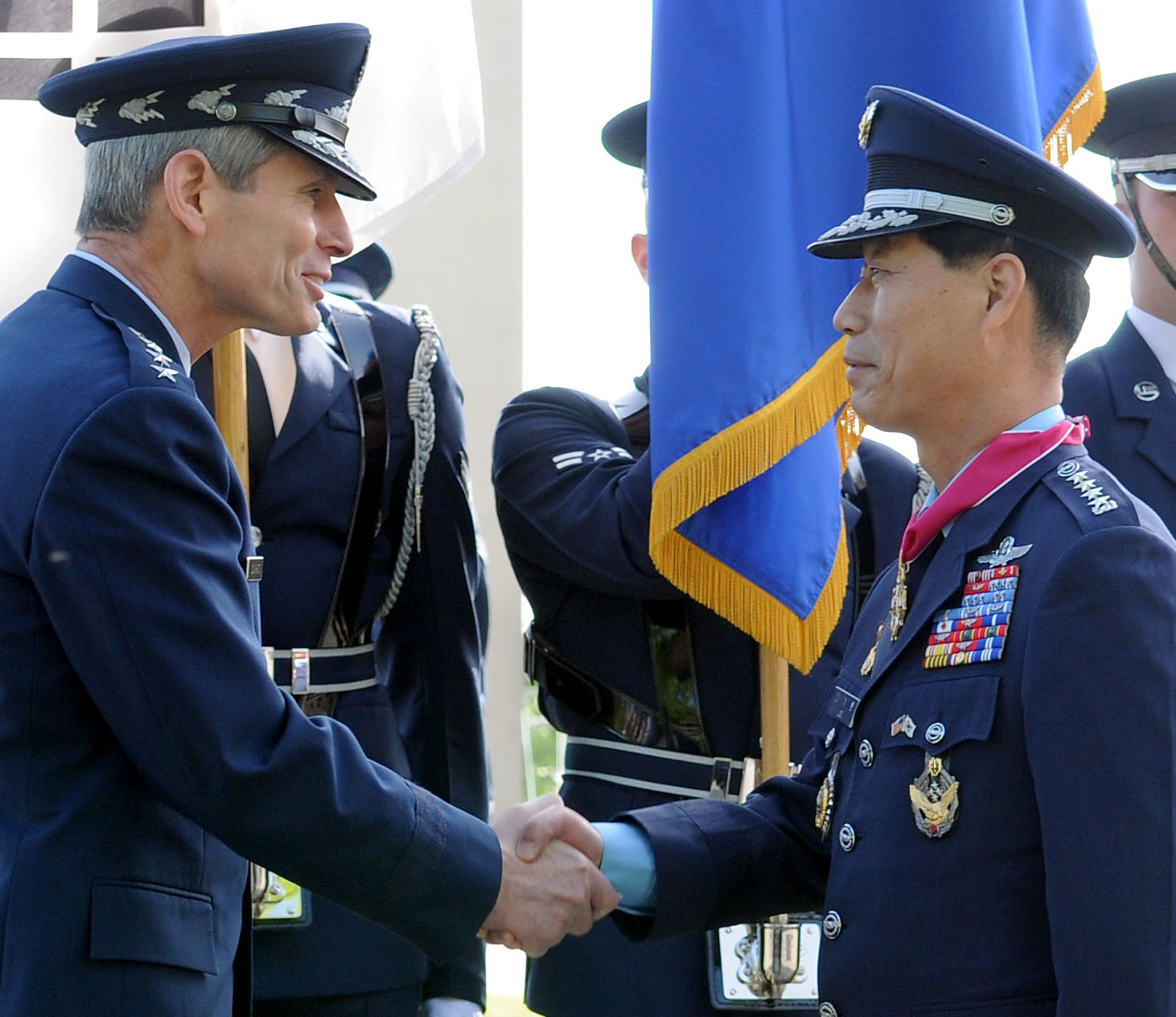 Chief of Staff welcomes Korean counterpart > Air Force District of ...