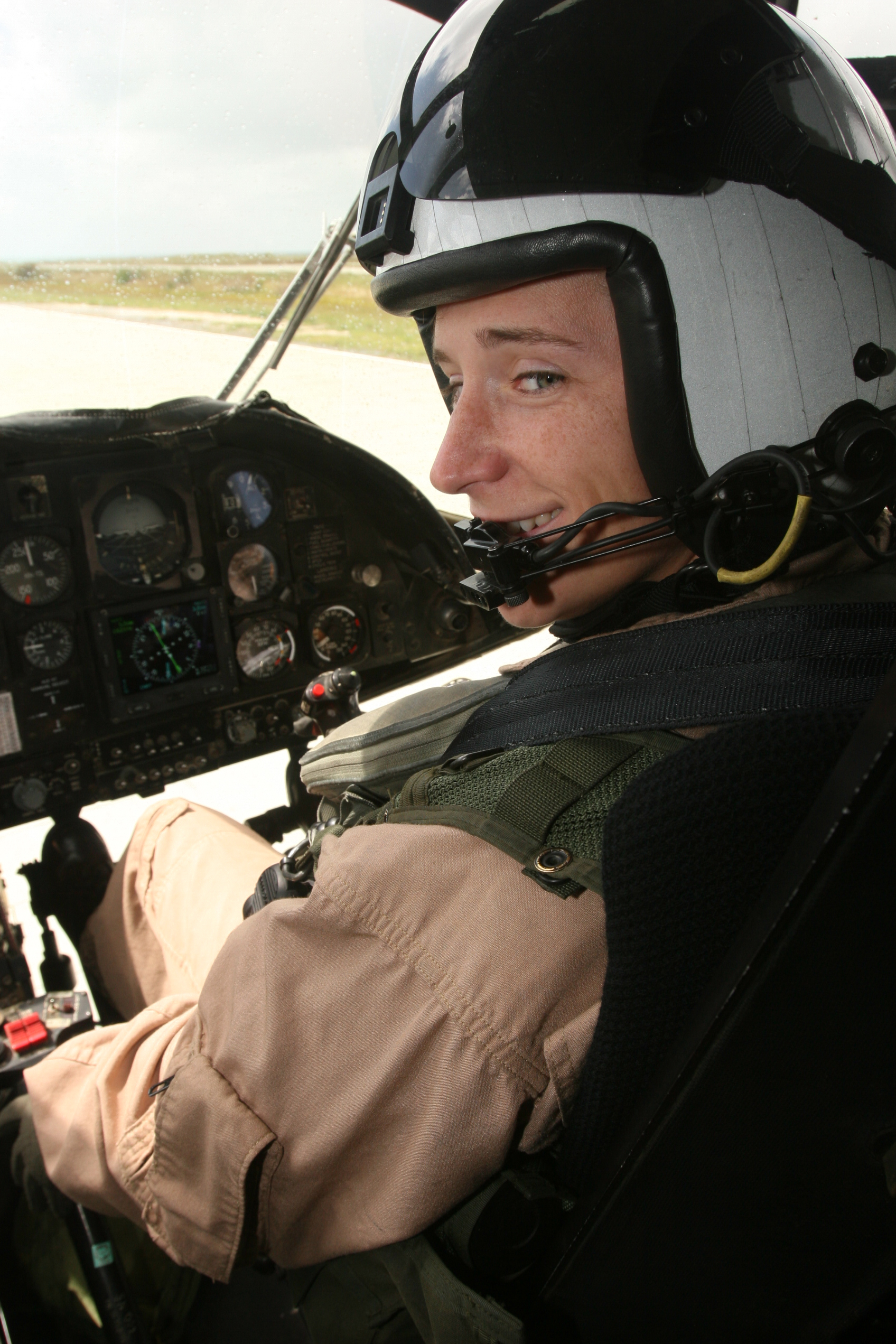 HMM-166 pilot flies father's 'Sea Knight' 41 years later > 3rd Marine ...