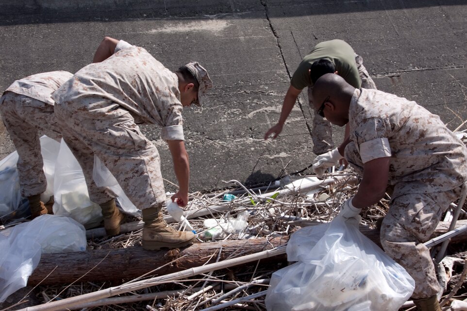 Service members celebrate Earth Day, Environmental Awareness Month ...