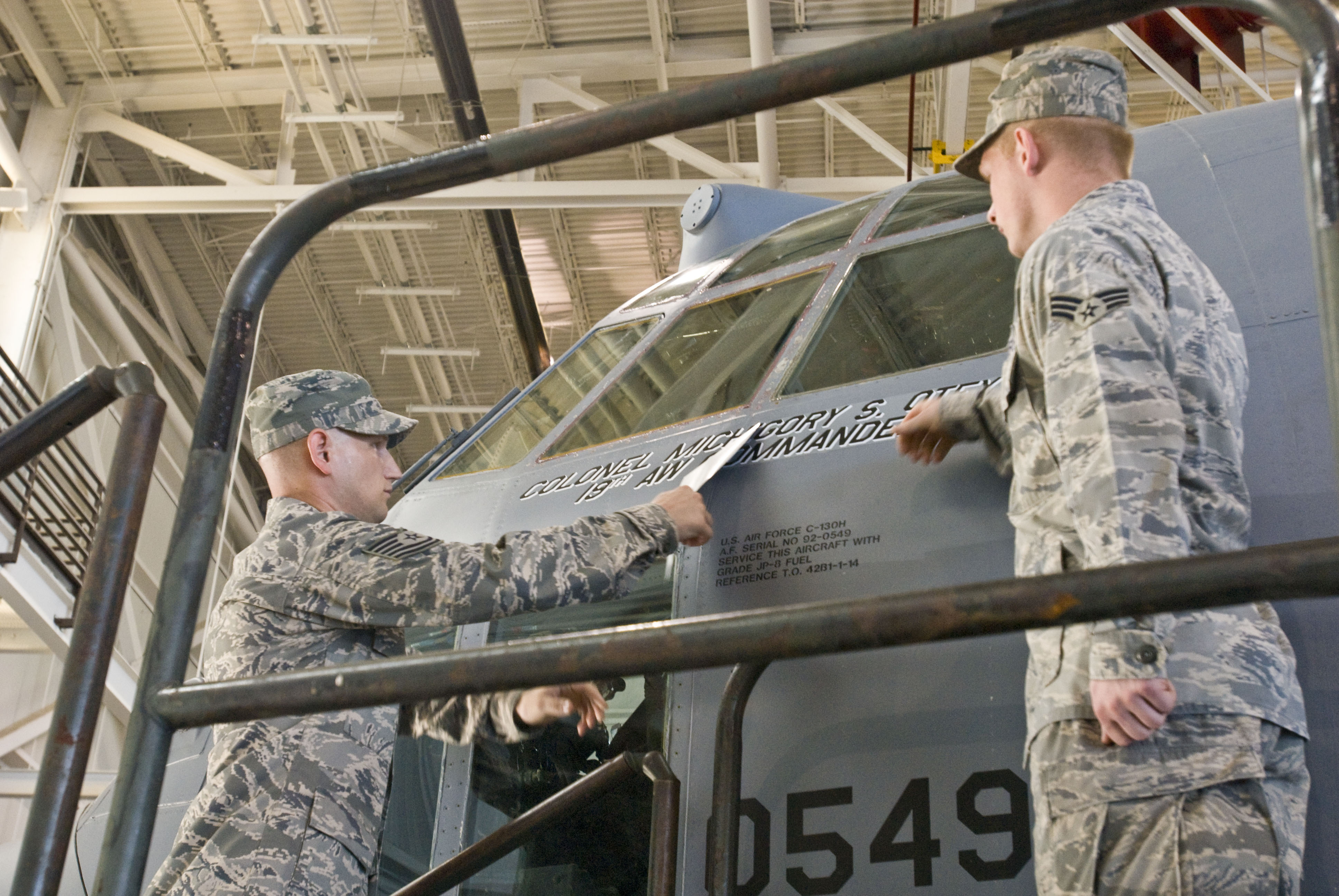 19th Airlift Wing lifts off with new commander > Air Mobility Command ...