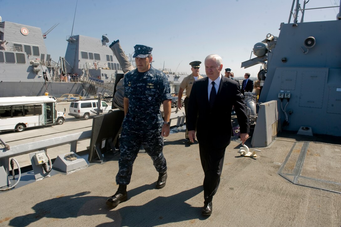 U.S. Defense Secretary Robert M. Gates tours the USS Higgins with Navy ...