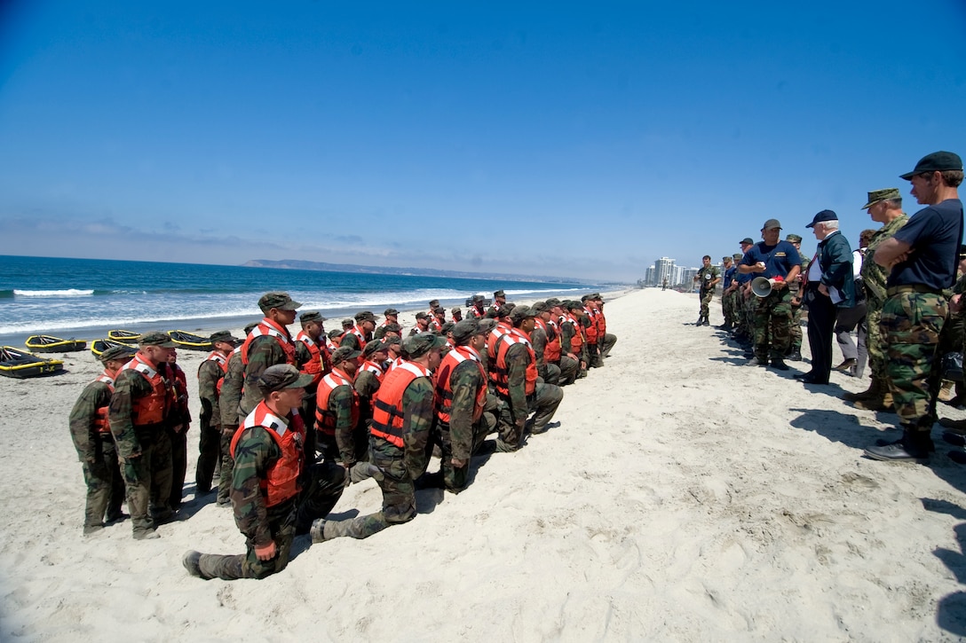 Defense Secretary Robert M. Gates meets members of Class 284 at the ...
