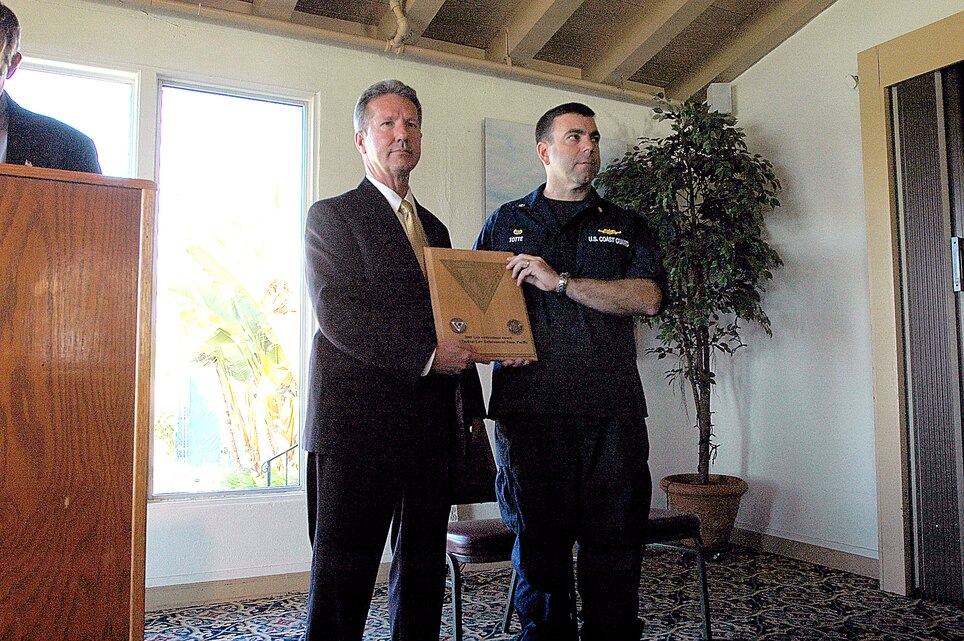 Coast Guard unit recognized in counter-drug operation success > Marine ...