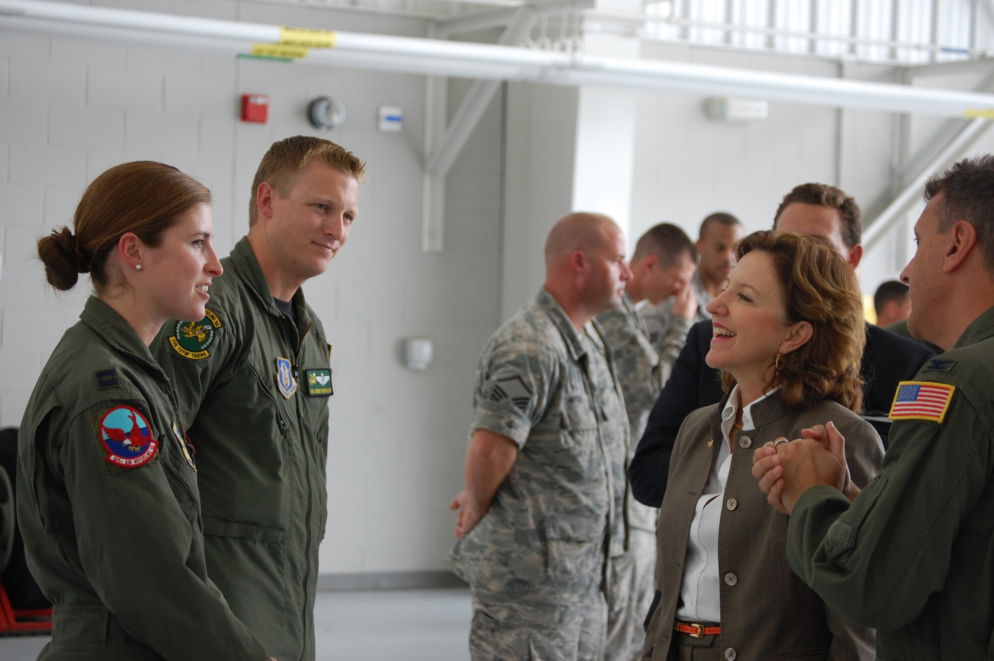 Senator meets Reserve wing's finest > 916th Air Refueling Wing ...