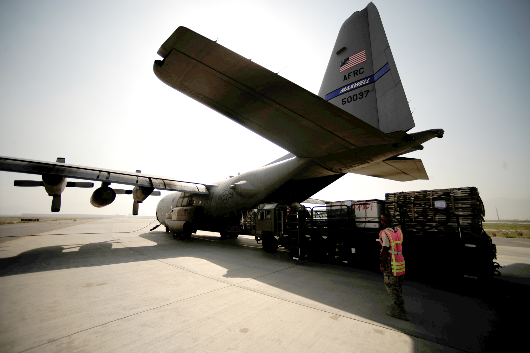Deployed aircrew brings relief to flood-torn Pakistan > United States ...