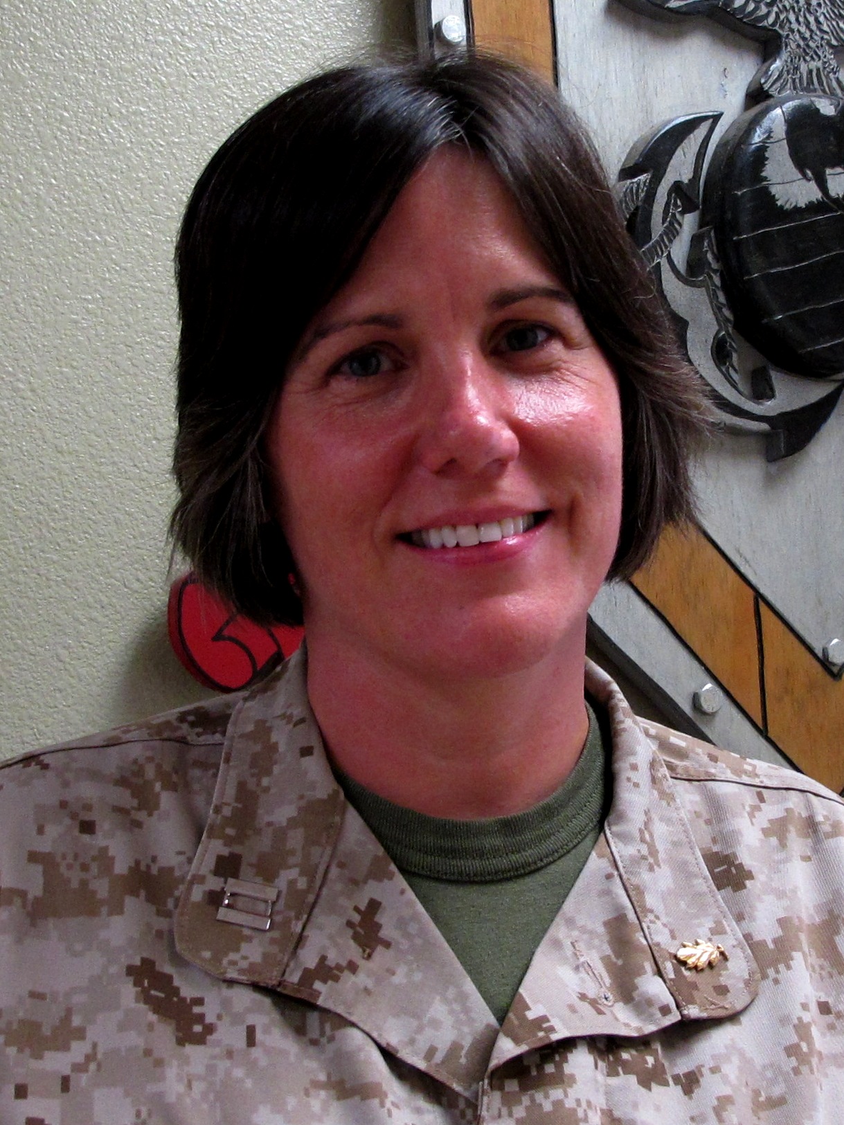 Navy lieutenant runs with the wolf pack > 1st Marine Logistics Group ...