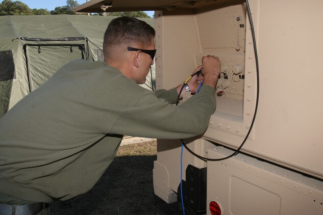 Marines test communication gear before deployment > Marine Corps Air ...