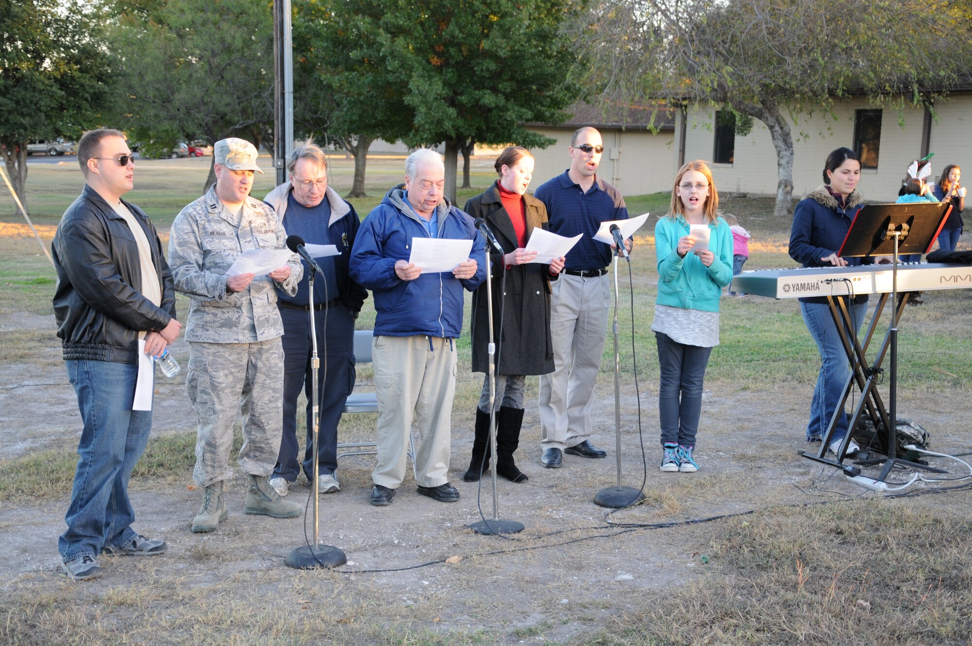 Laughlin’s Christmas tree lighting > Laughlin Air Force Base > News