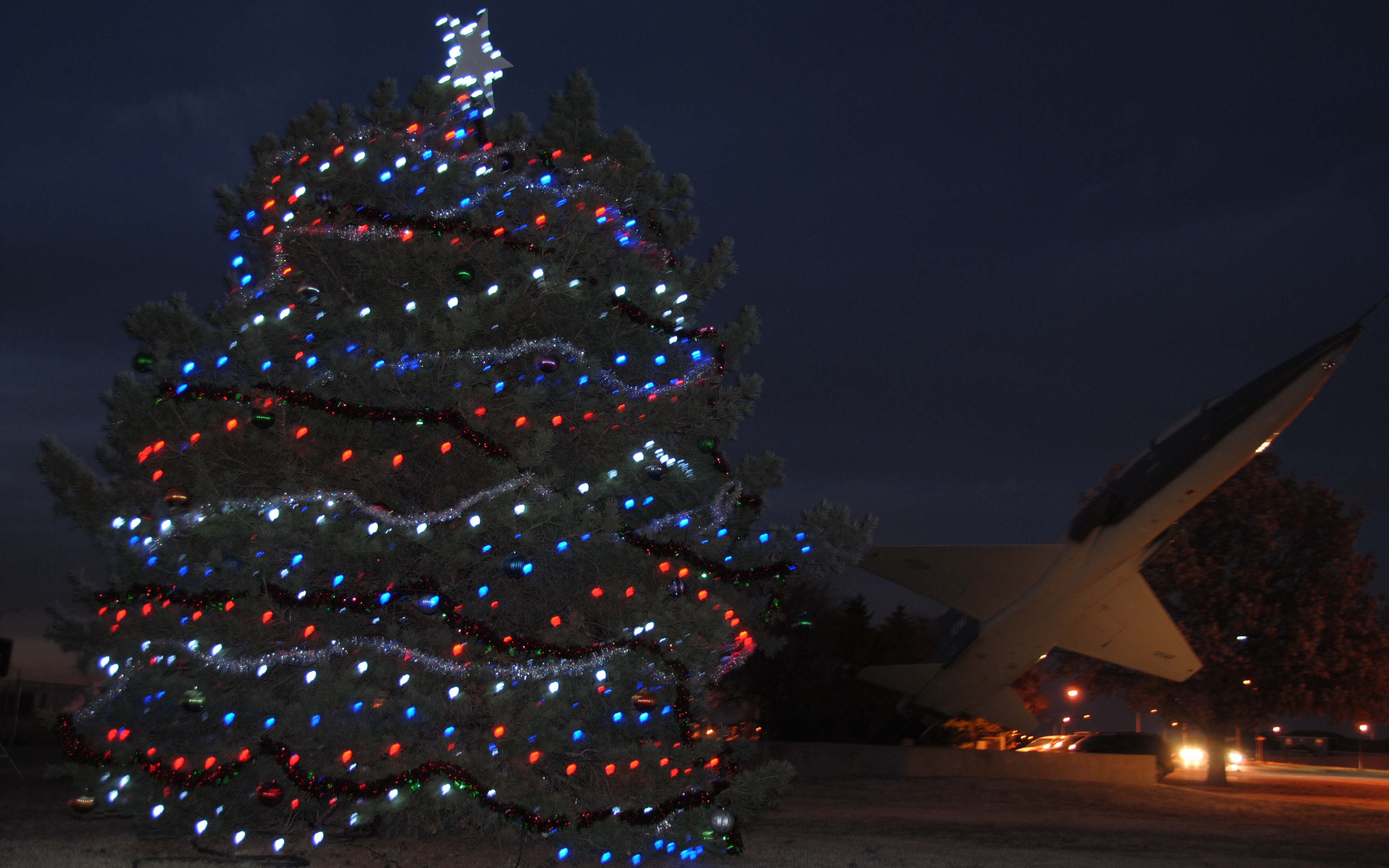 Holiday Tree lighting