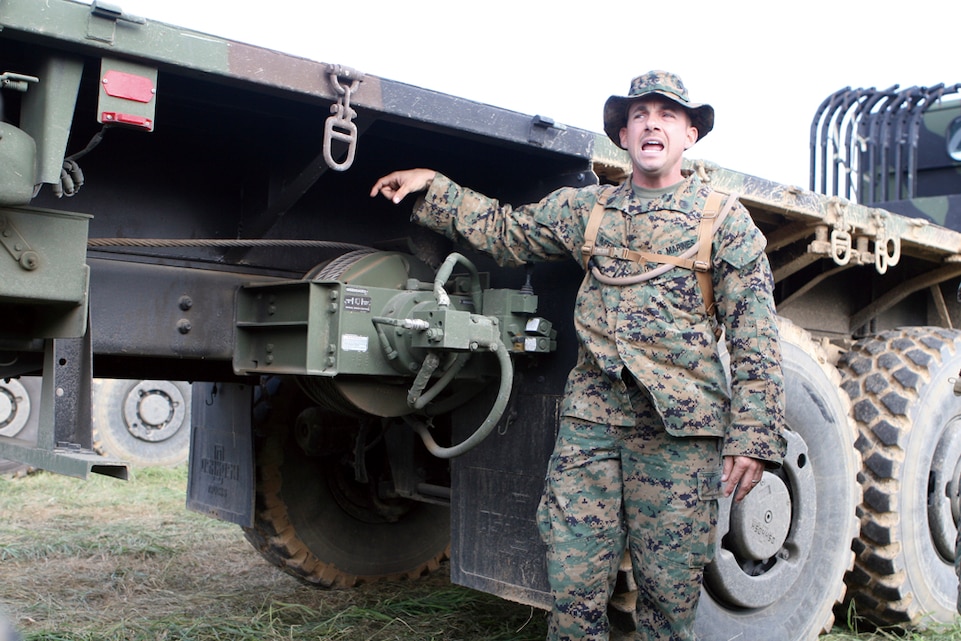 Marines train to recover disabled vehicles > Marine Corps Installations ...
