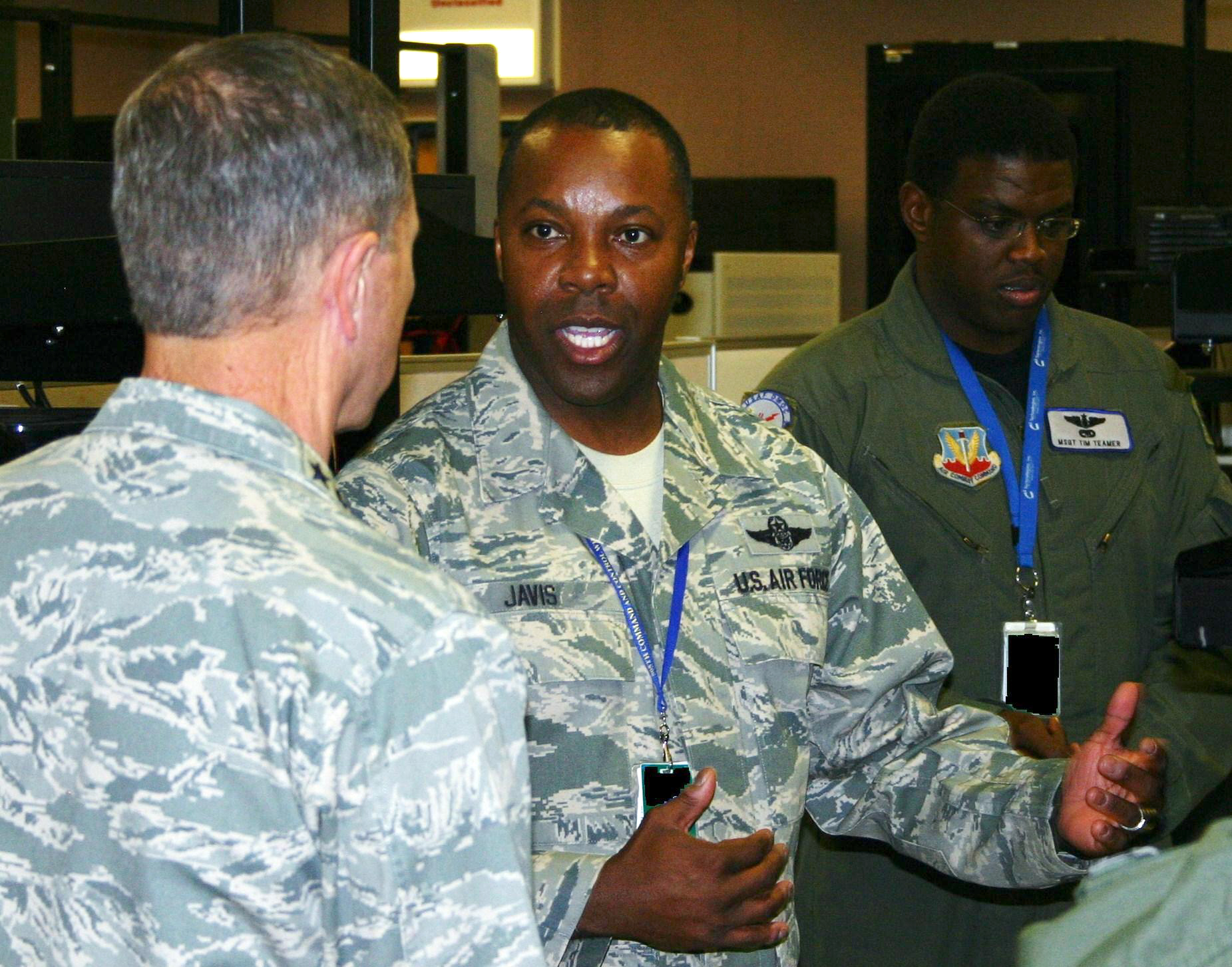 ACC commander visits Kirtland prior to start of virtual exercise