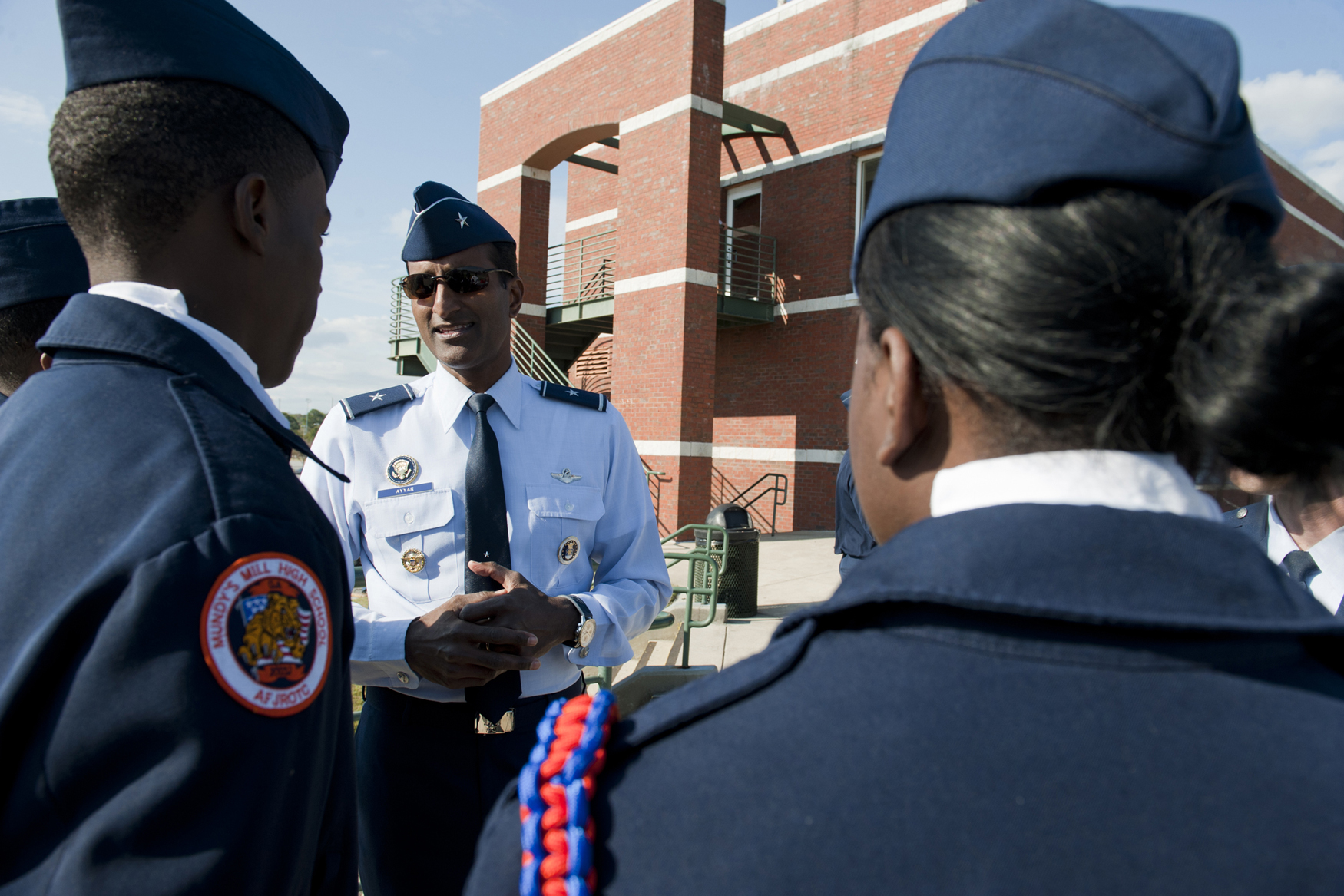 Recruiting commander expands community relations at bowl game > Air ...